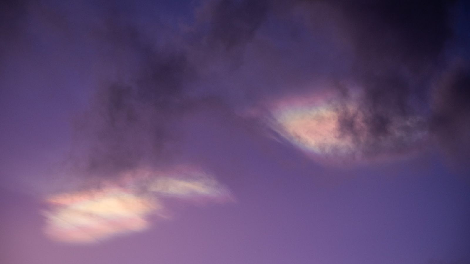 Sky-gazers spot rare and vivid 'mother-of-pearl' cloud in Scotland | UK ...