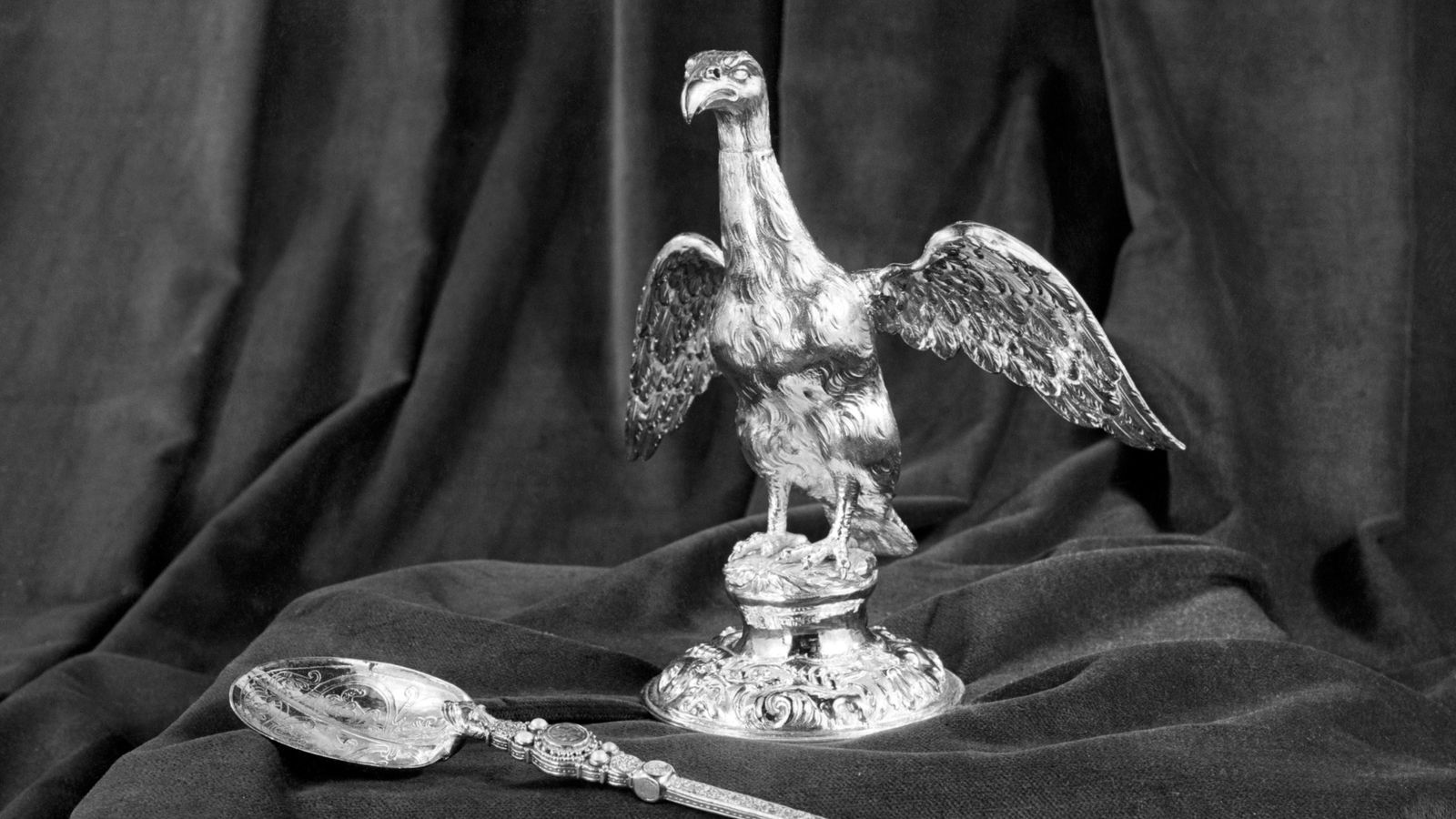 Odd traditions of coronations past and present - from roasting an ox to ...