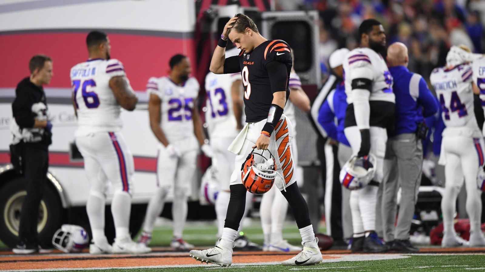 Damar Hamlin: Buffalo Bills player given CPR on pitch after suffering ...