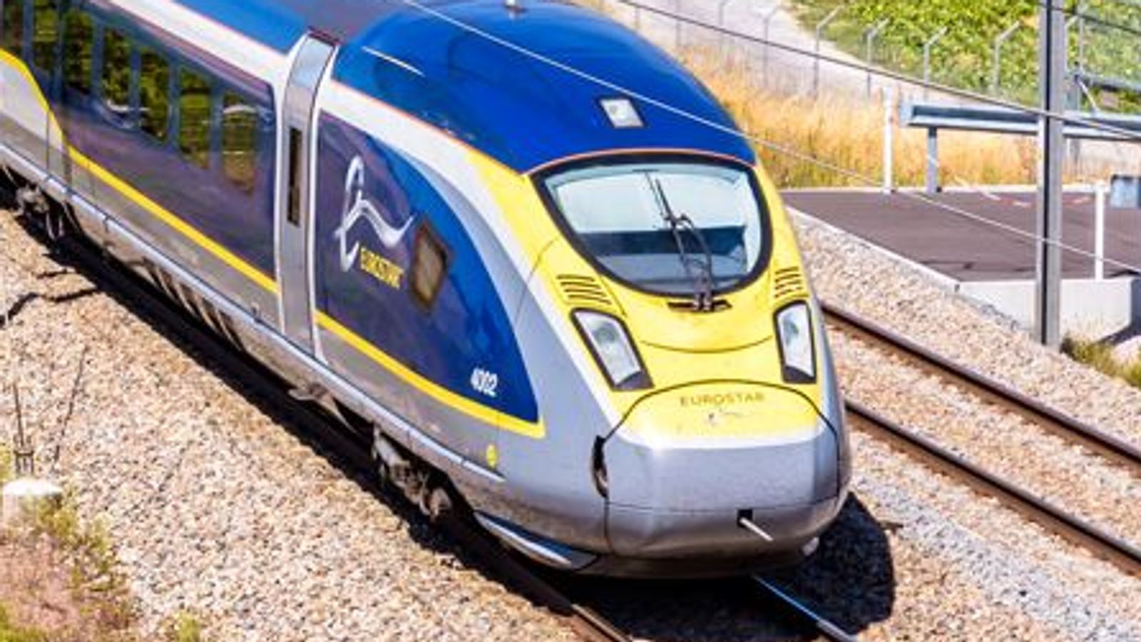 Eurostar: Hundreds of seats on trains left unsold to avoid long queues ...