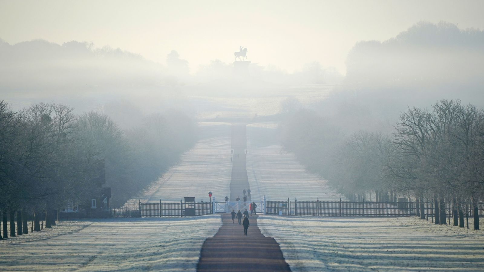 UK weather: Yellow warning for large parts of England as freezing fog ...