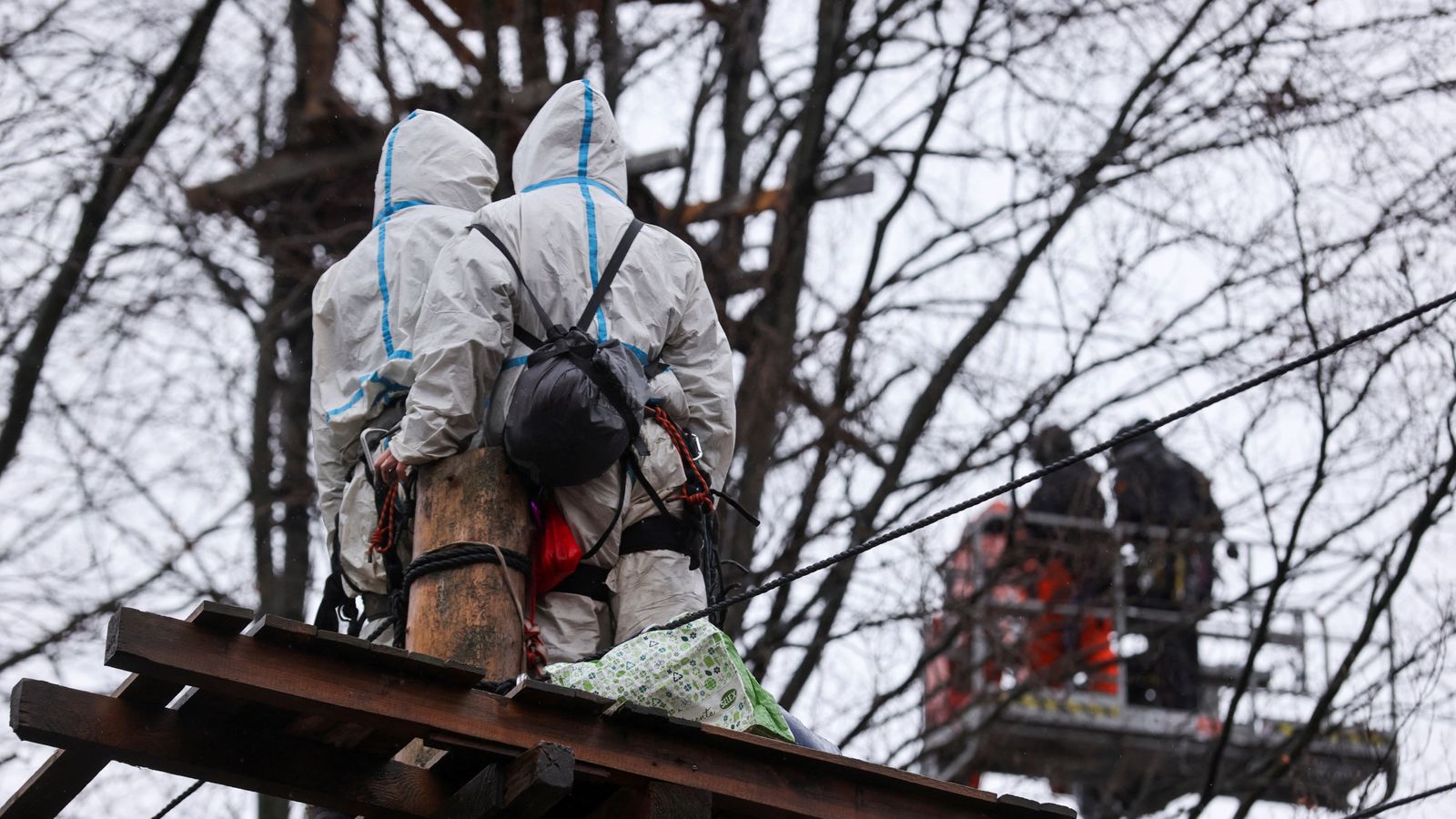 Riot police clear scores of anti-coal activists from abandoned German ...