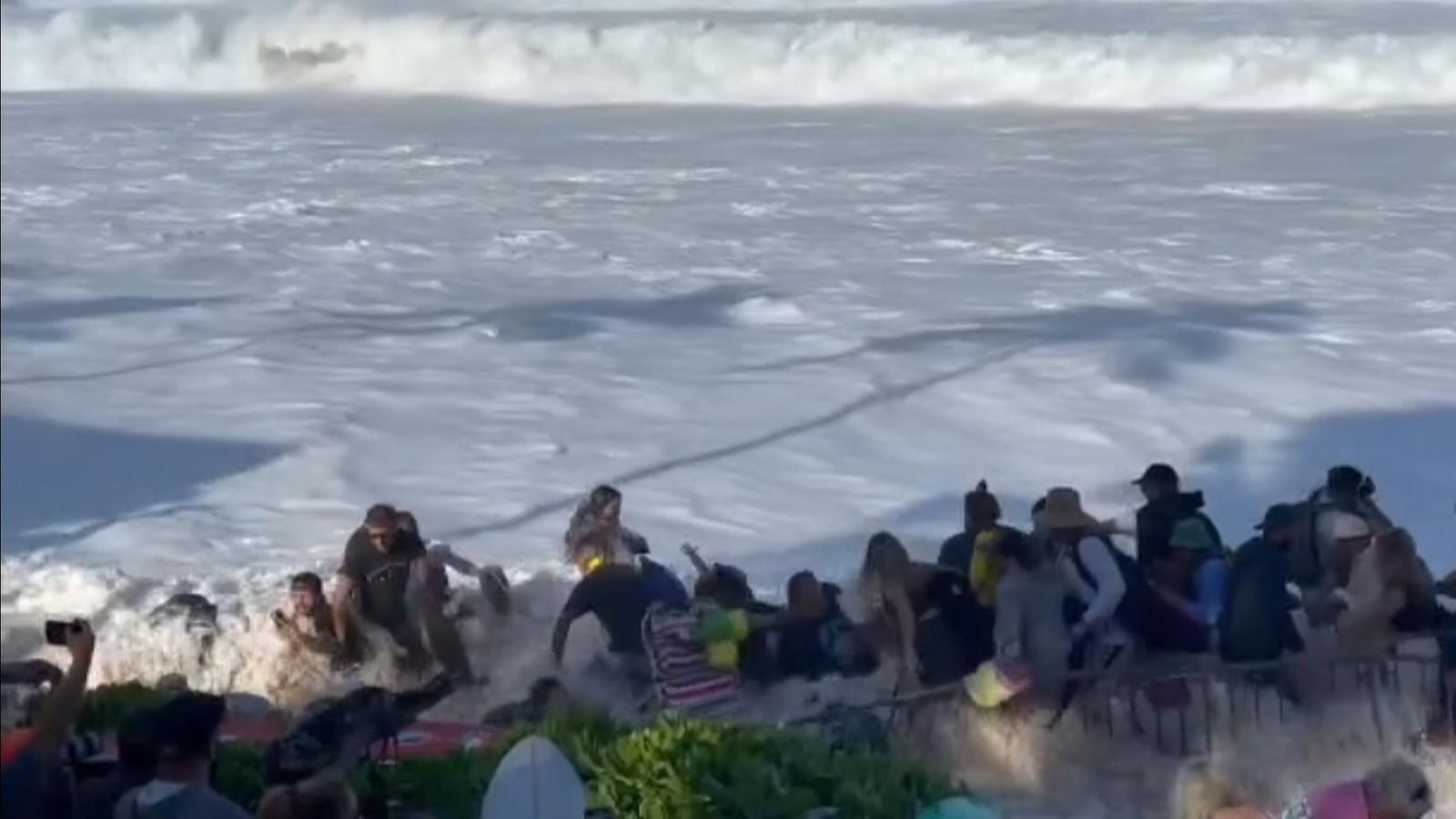 Hawaii: Watch video footage of moment huge wave crashes into crowd at ...
