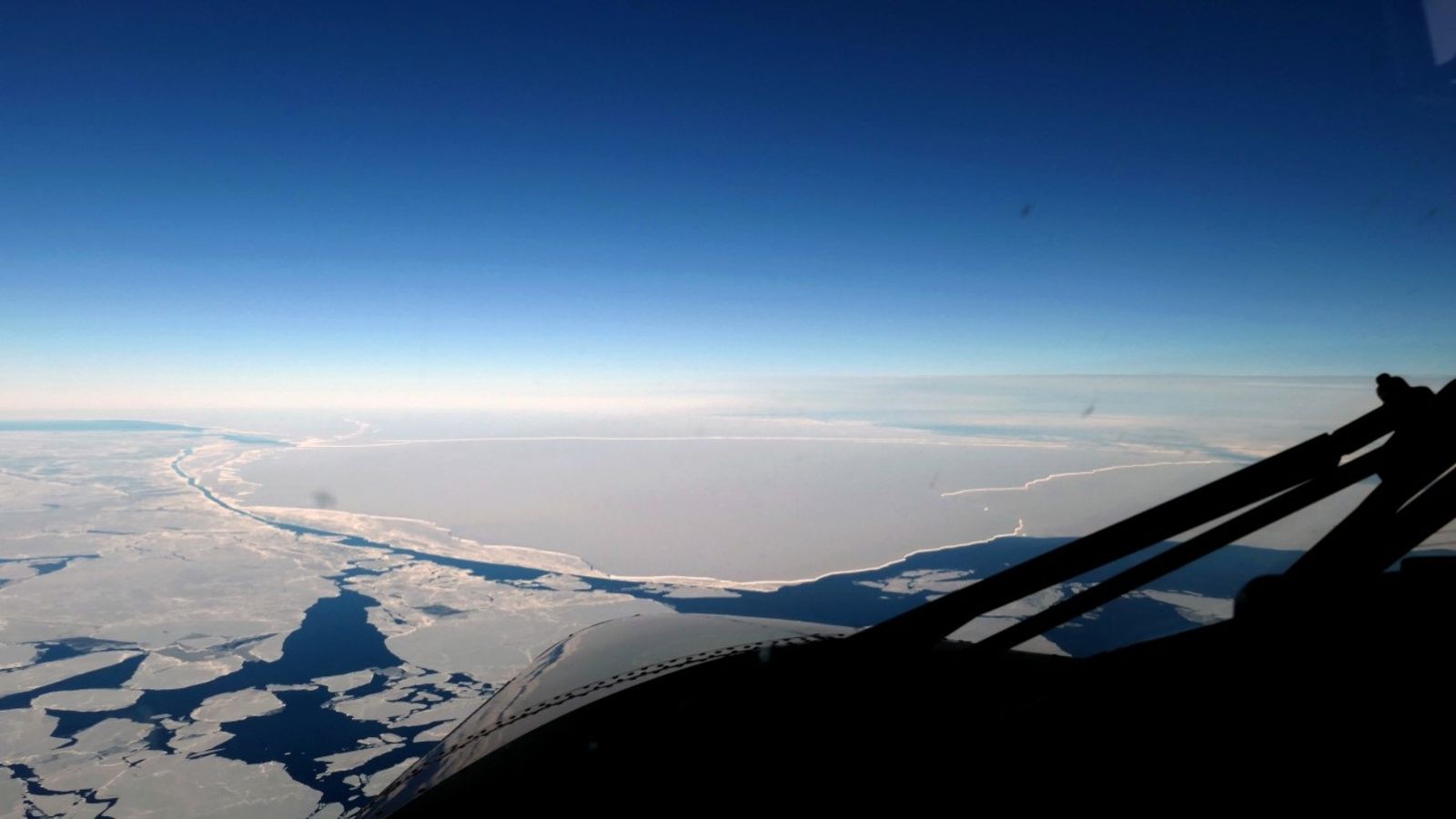 Brunt Ice Shelf: Giant iceberg breaks away from Antarctic ice shelf ...