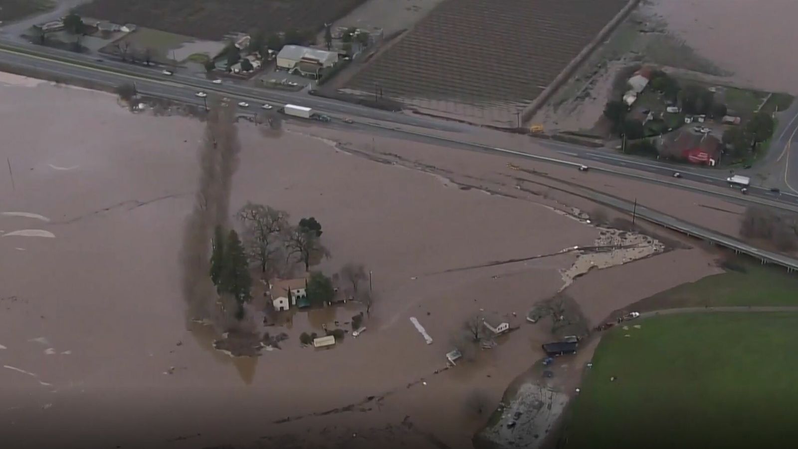 Star studded town forced to evacuate | News UK Video News | Sky News