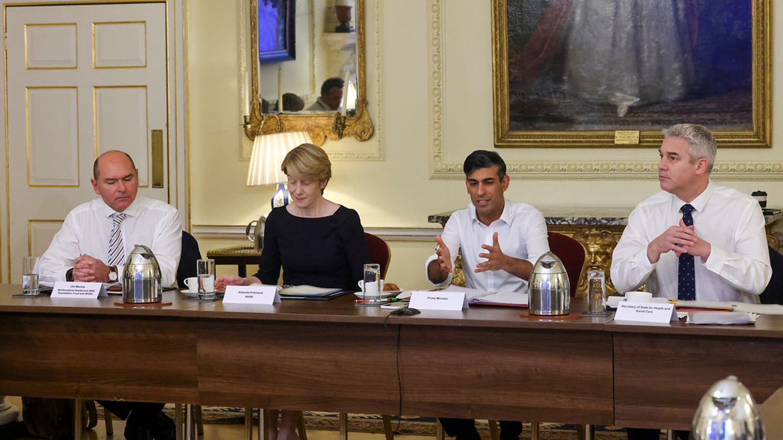 Rishi Sunak holding NHS crisis meeting at No 10 as pressure builds on ...