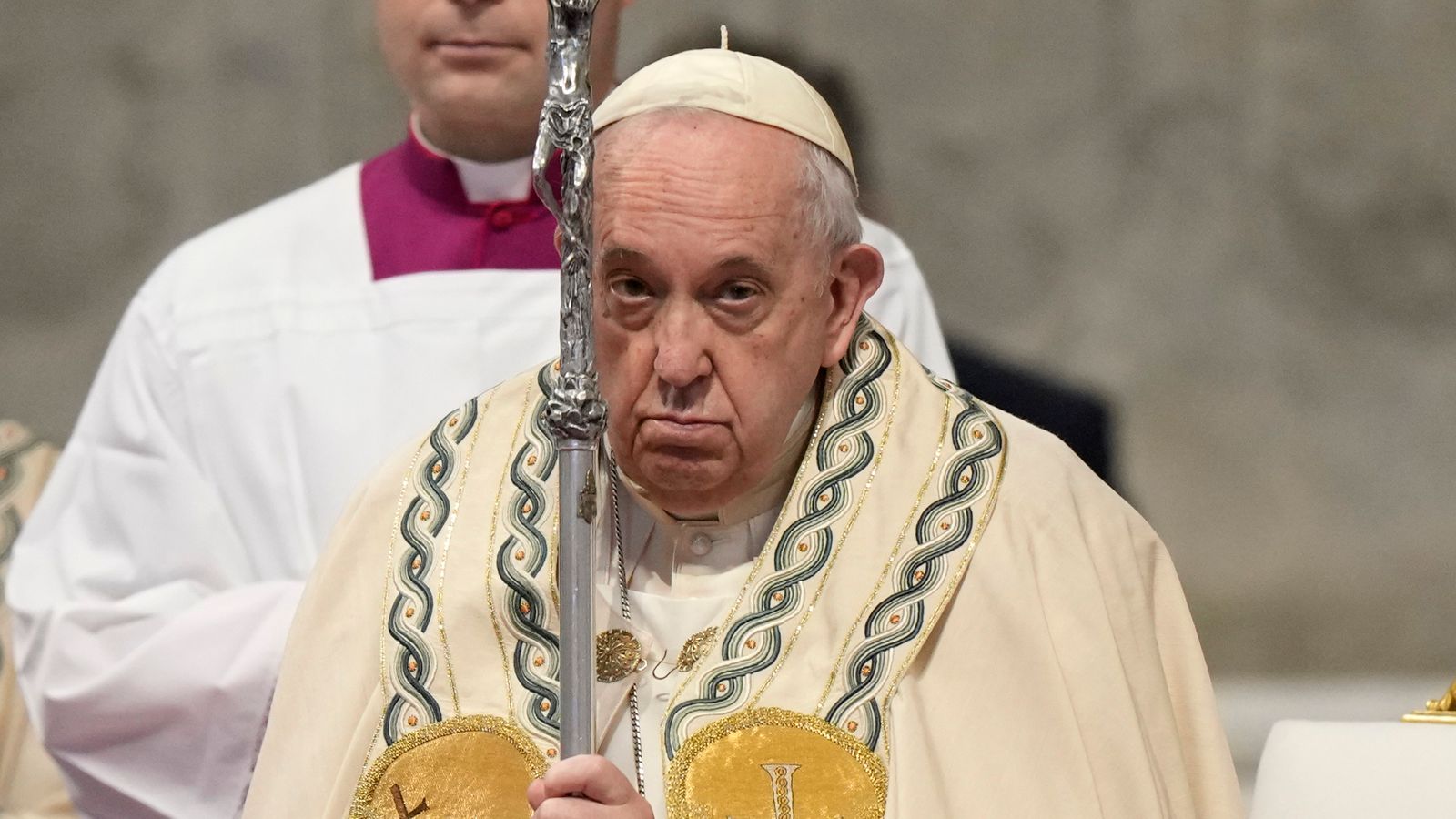 The Pope prays for his predecessor Benedict XVI | World News | Sky News