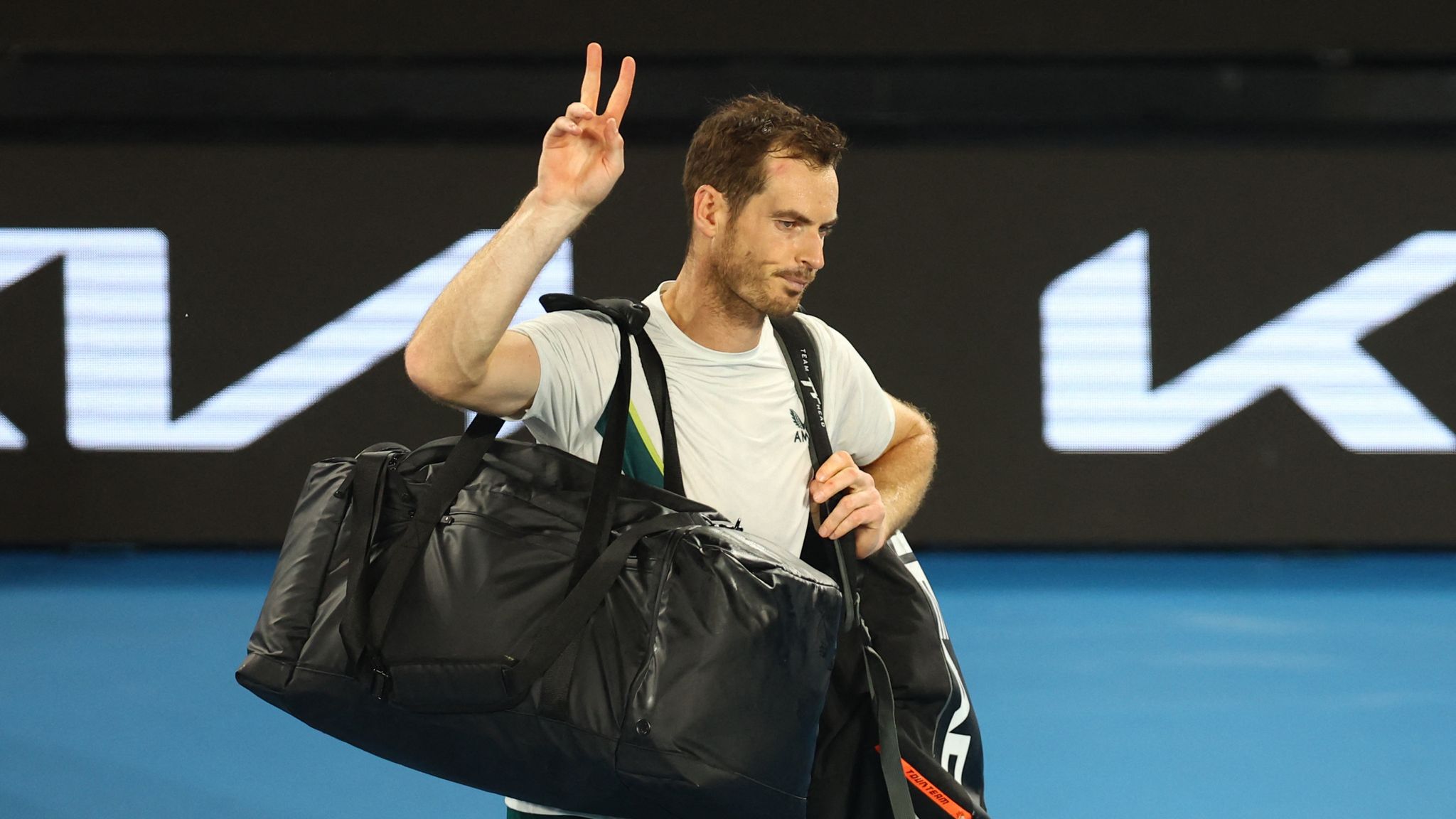 Andy Murray knocked out of Australian Open in third round after losing to Spain's Roberto ...