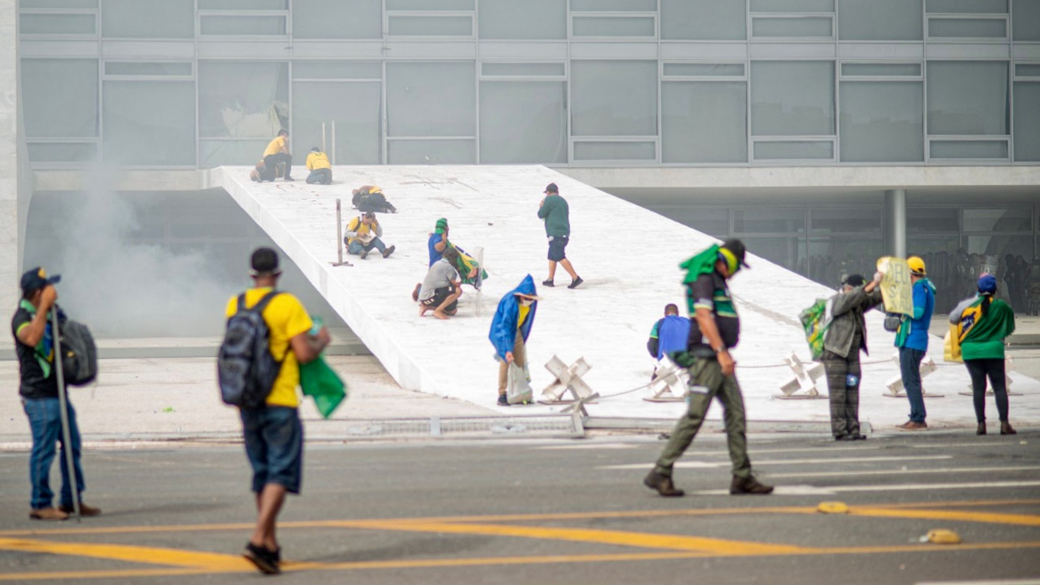 Two years after the Capitol riots in the US - Brazil now faces the ...