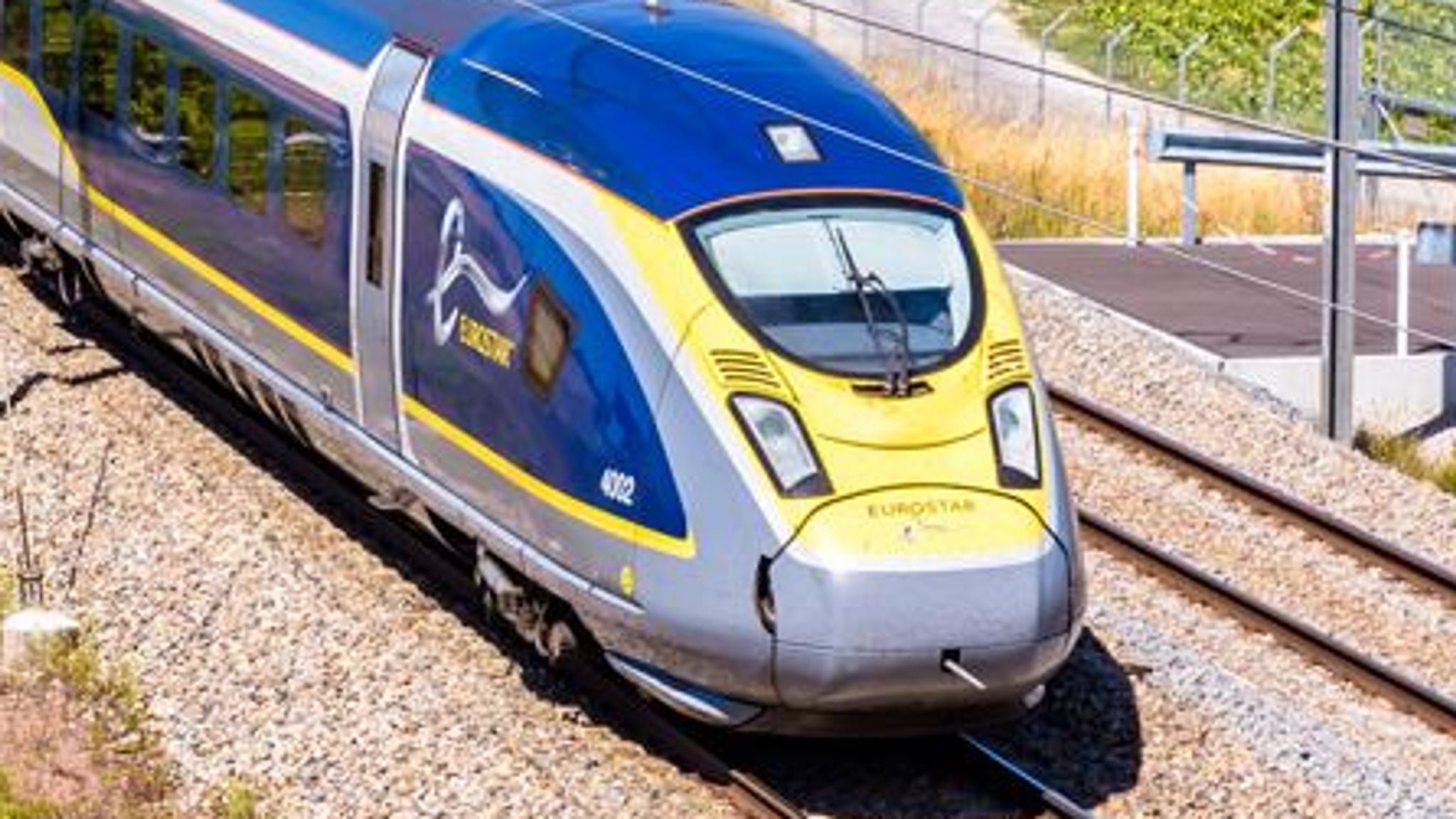 Eurostar: Hundreds of seats on trains left unsold to avoid long queues ...