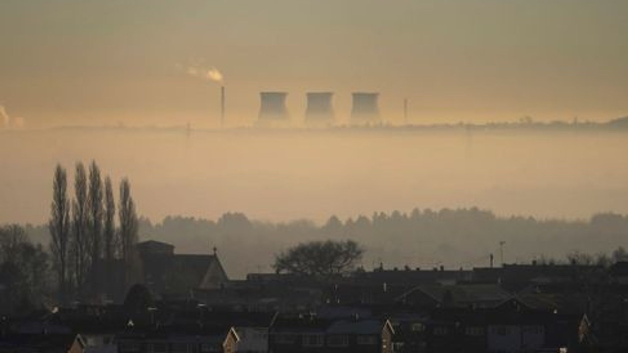 UK weather: Yellow warning for large parts of England as freezing fog ...
