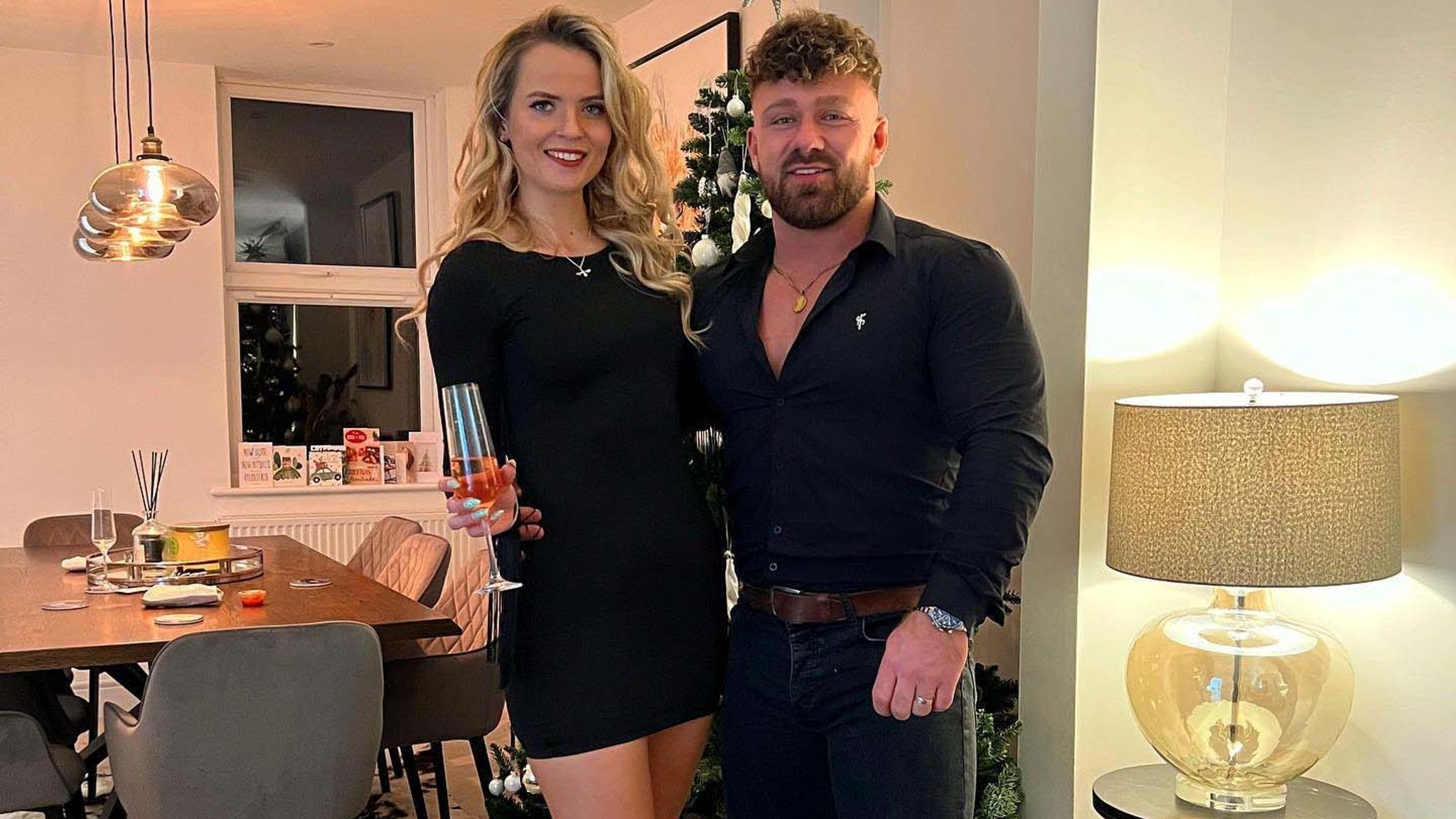 Bournemouth man says delivery men 'abandoned sofa stuck on staircase ...