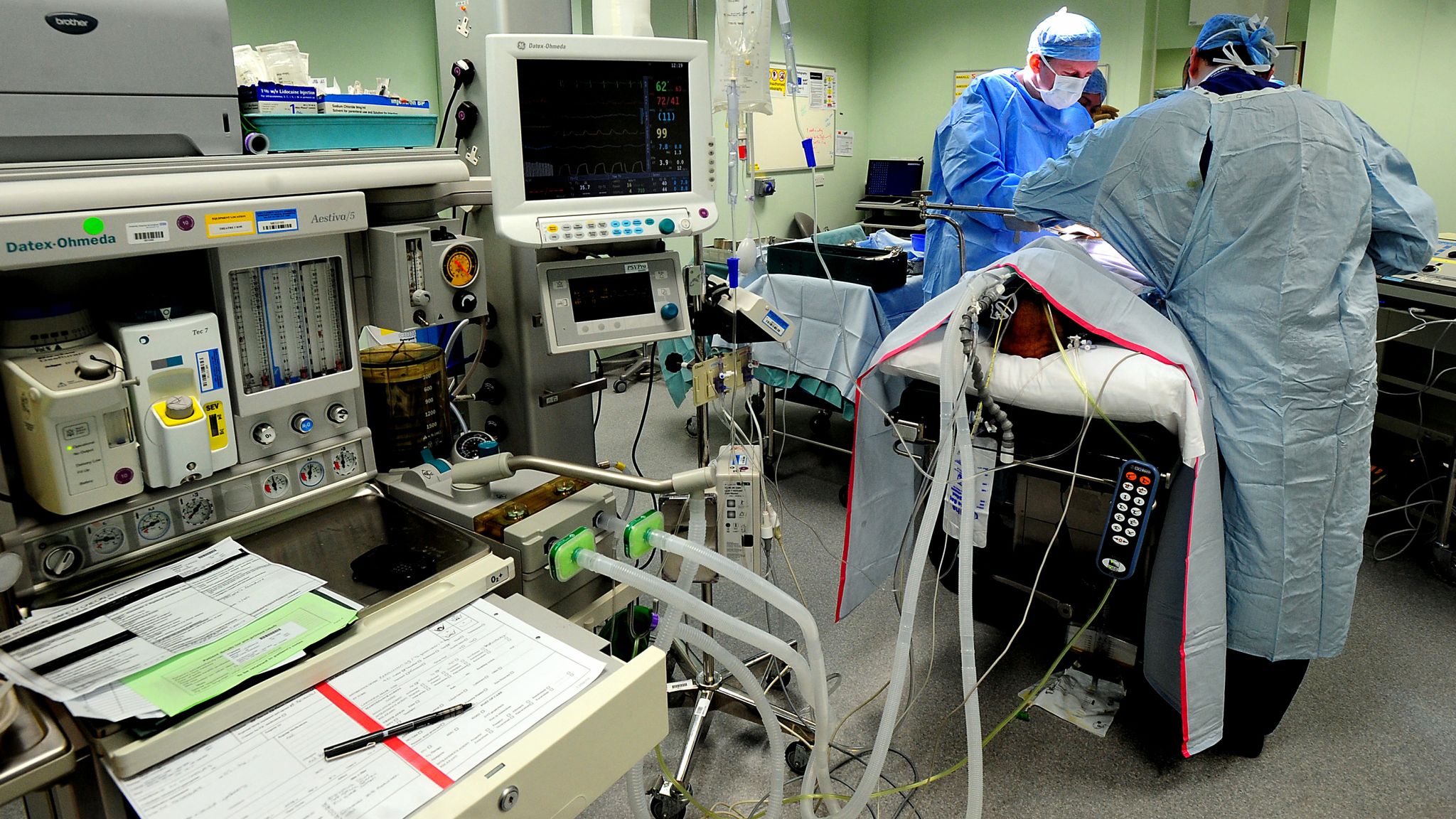 What happens to the body while you wait for an ambulance? | UK News ...