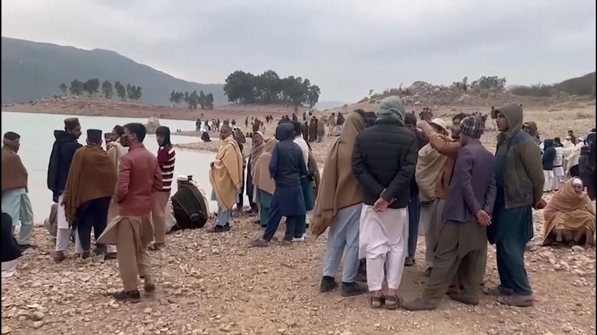 Ten children die after boat capsizes in Pakistan | World News | Sky News