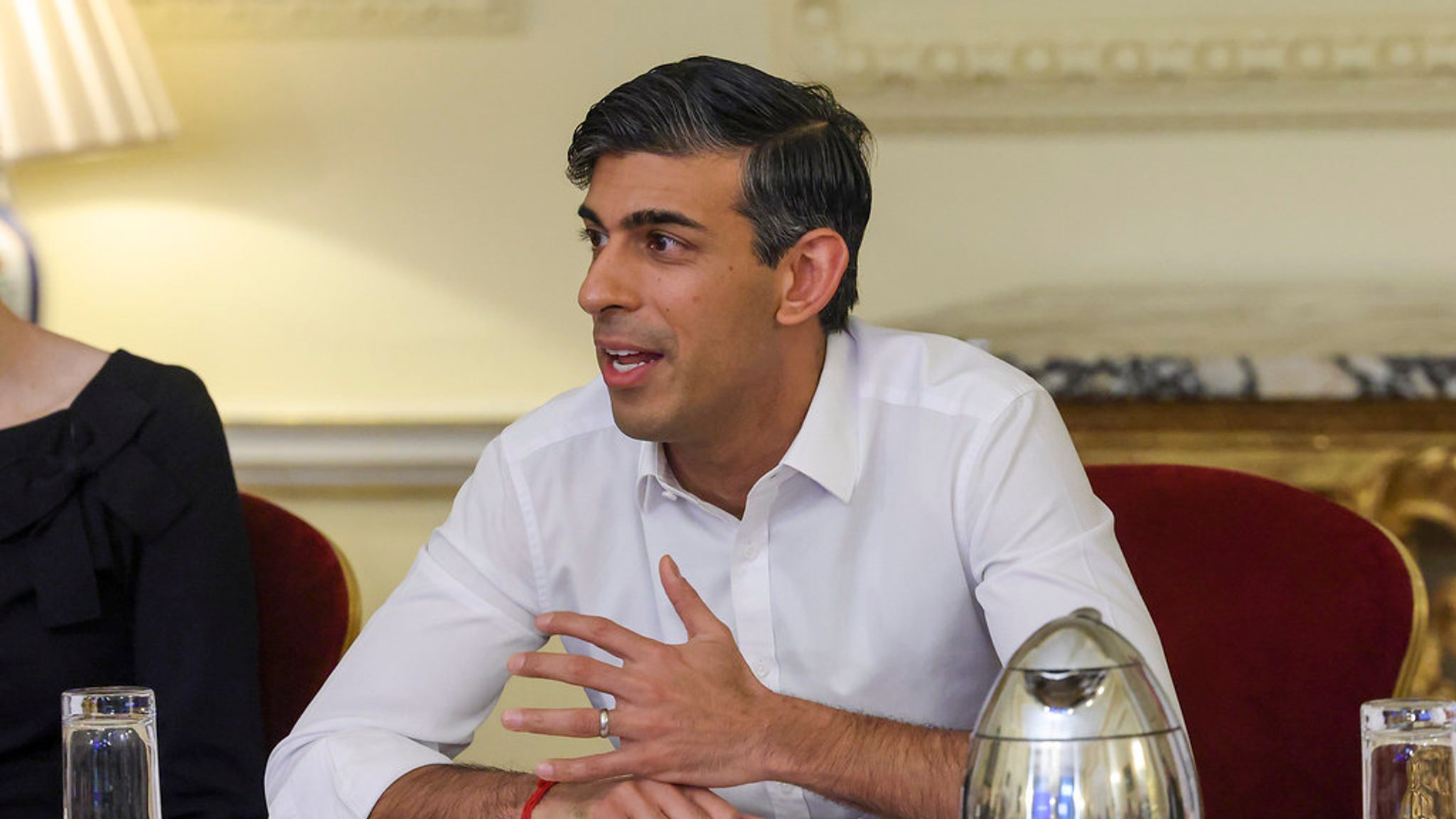Rishi Sunak holding NHS crisis meeting at No 10 as pressure builds on ...