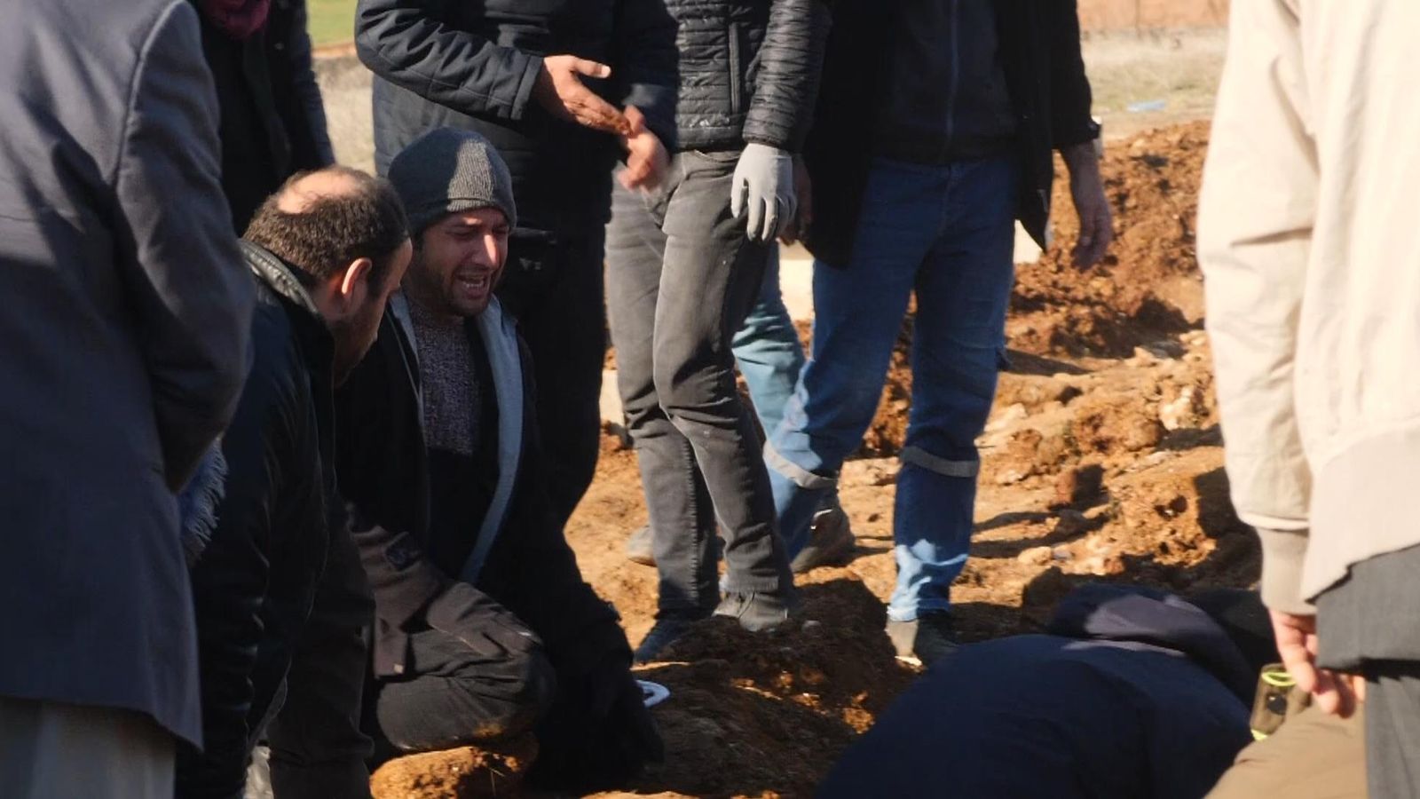 Turkey-Syria earthquakes: Survivors bury their dead loved ones | World ...