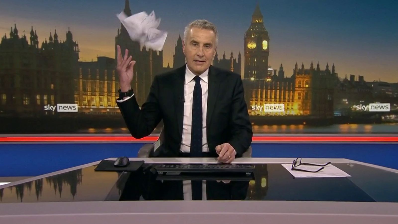 'Stay classy planet earth': Dermot Murnaghan signs off the final time ...
