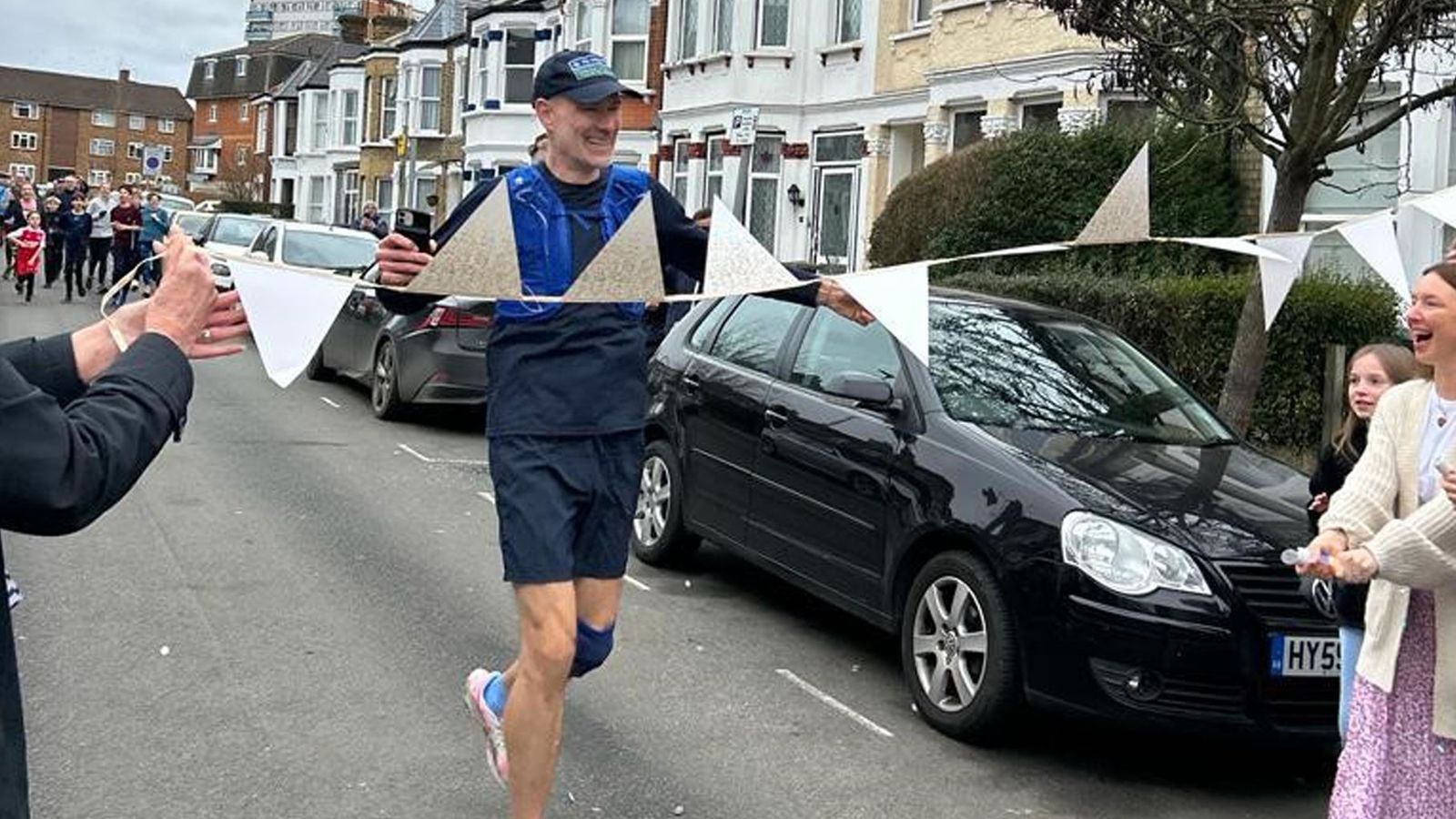 Father runs length of M1 to raise awareness of type 1 diabetes after ...