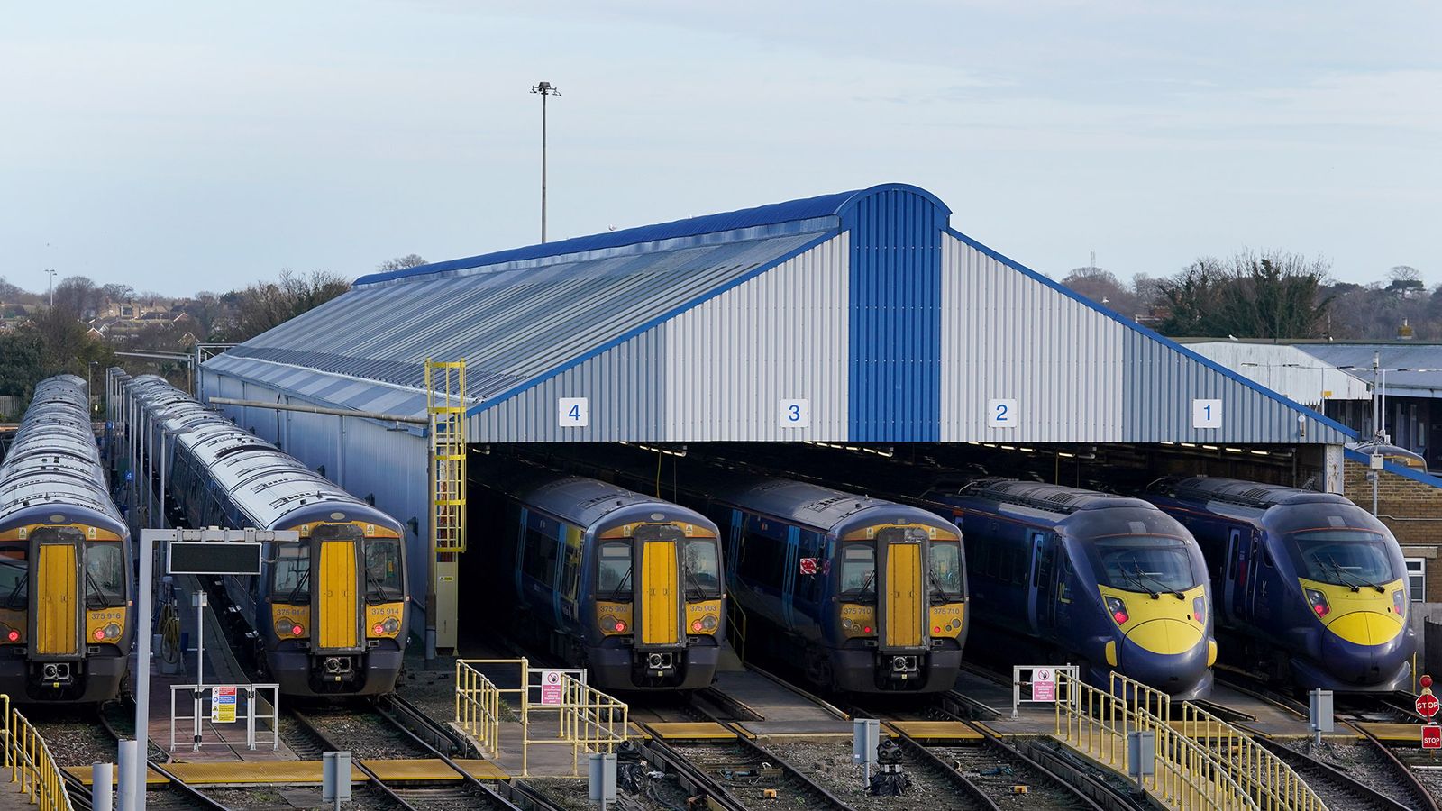 Rail Strikes: Union boss 'forced' into week long walk-out | News UK ...