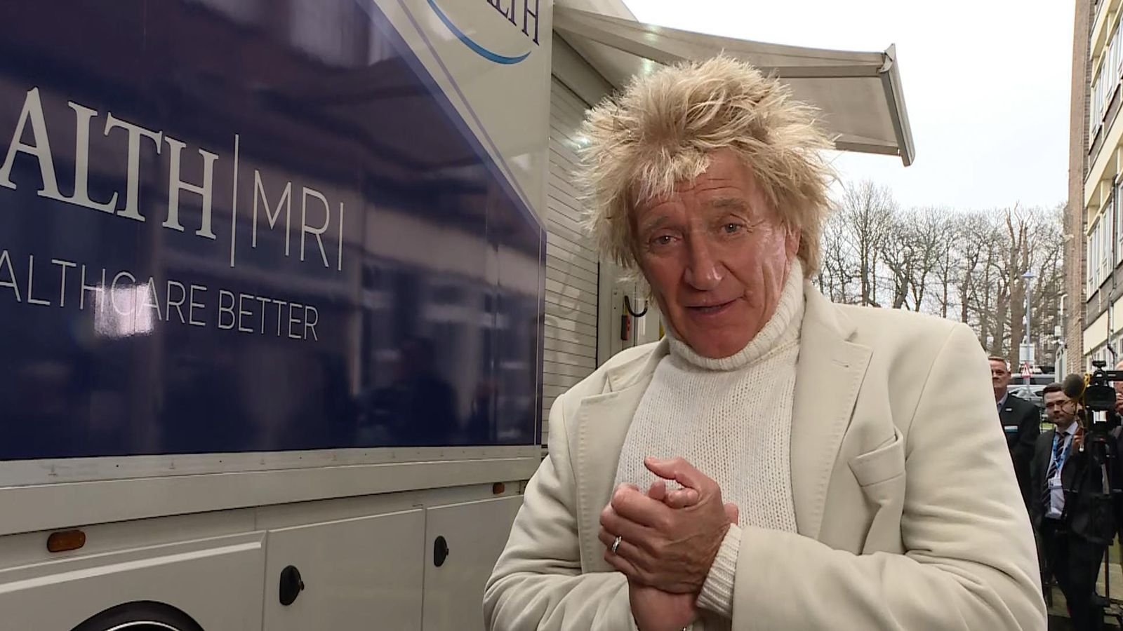 NHS crisis: 'Hang in there' - Sir Rod Stewart's message to NHS doctors ...