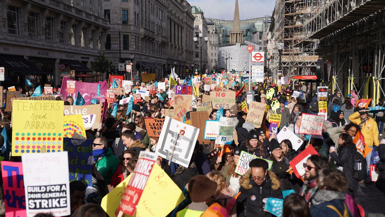 Teachers Strike 200 000 To Walk Out In Three Days Of Industrial