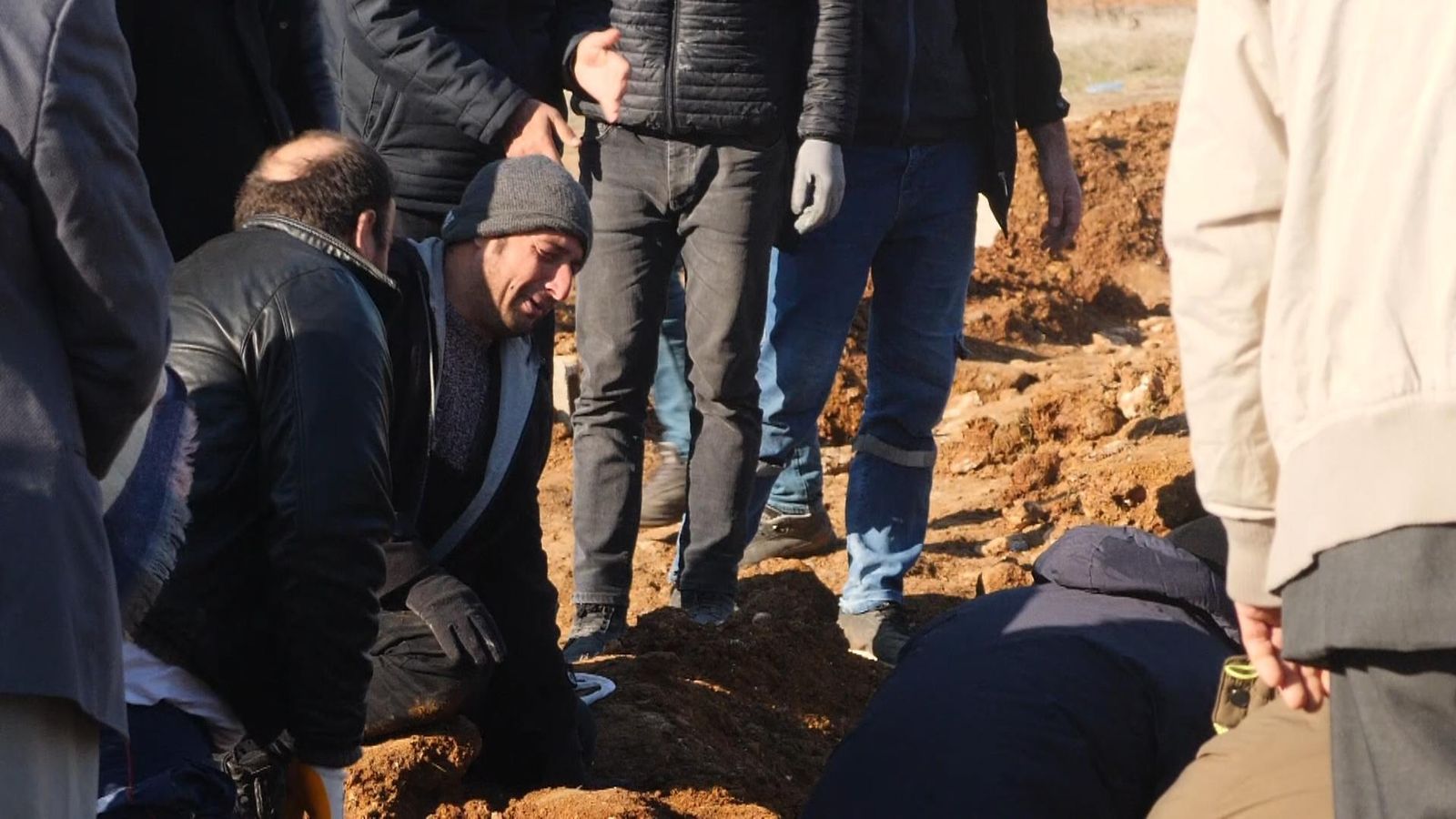 Turkey-Syria earthquakes: Survivors bury their dead loved ones | World ...