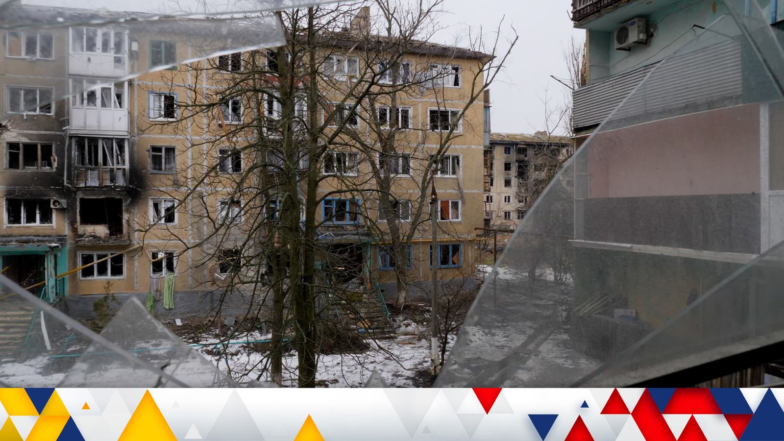 Inside the town of Vuhledar on Ukraine's frontline where 'everything is ...