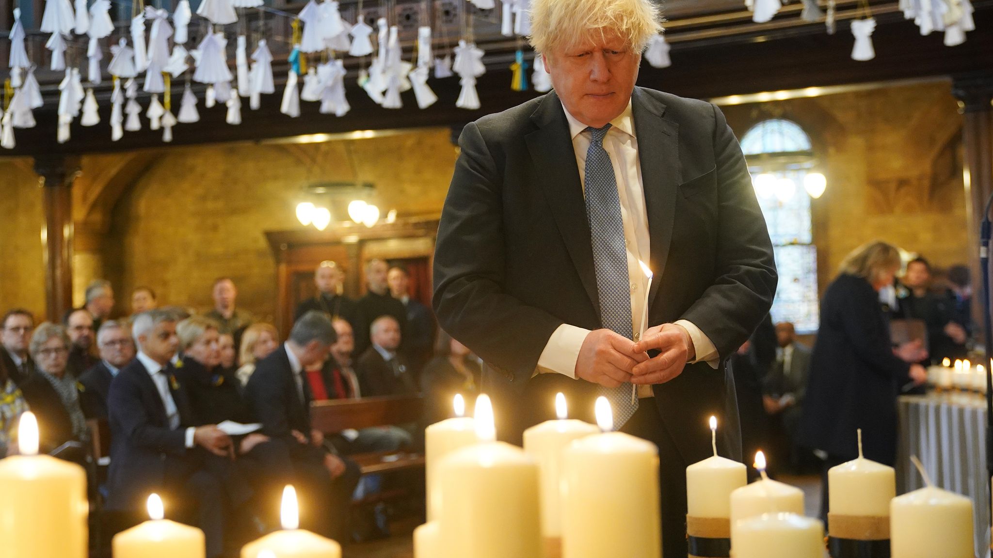 'They have fought heroically': Rishi Sunak leads minute's silence as UK ...