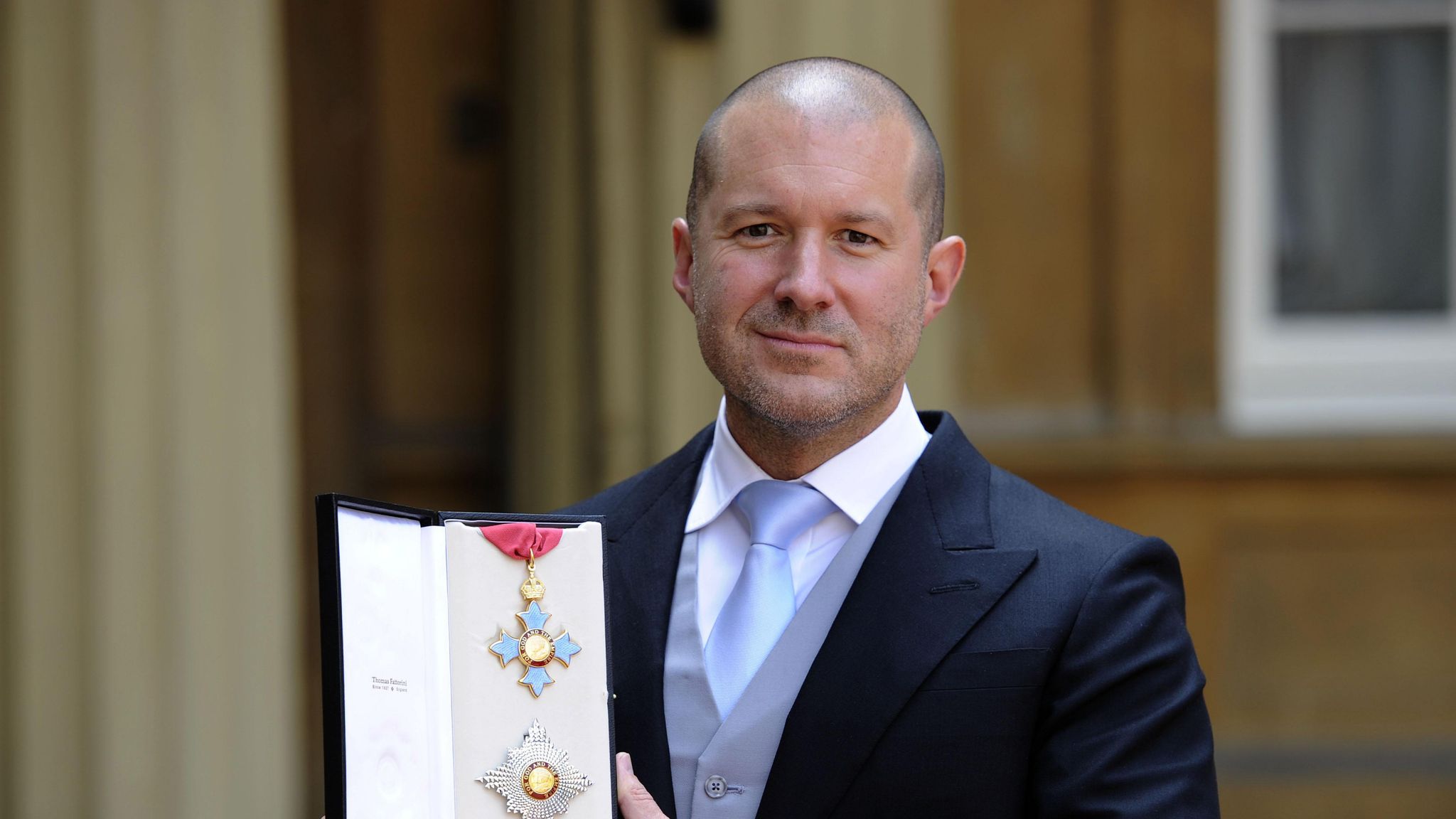 King Charles's coronation emblem made by iPhone designer Sir Jony Ive ...