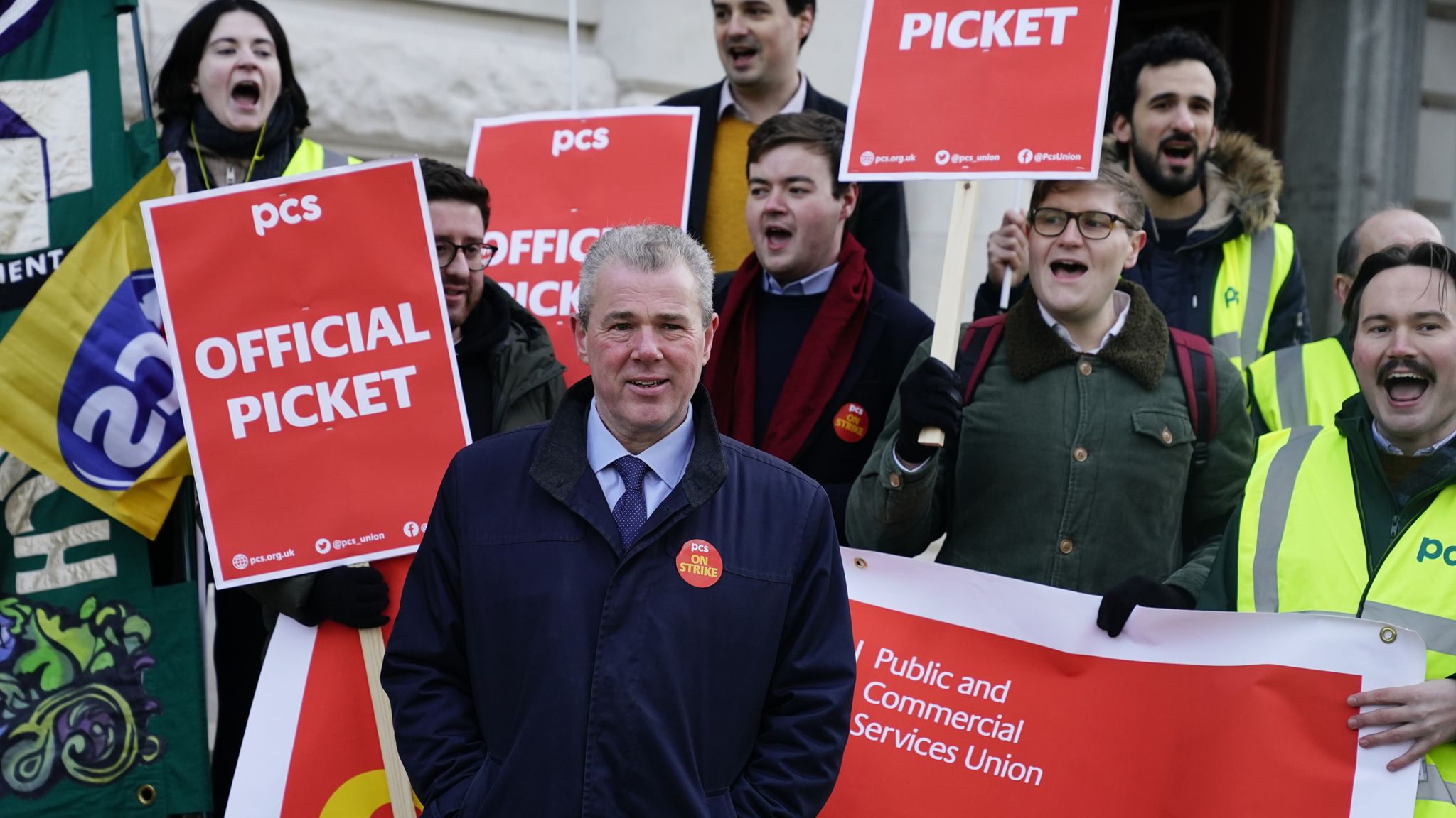 Civil service union votes to double strike fund to prepare for Reform ...