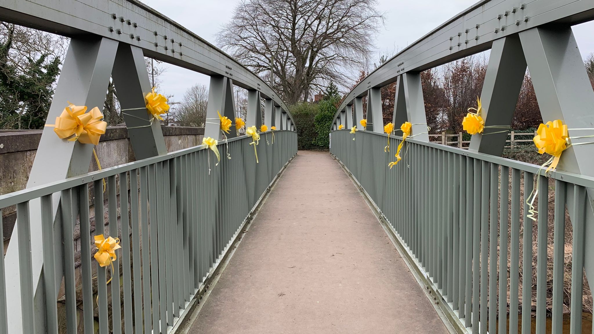Nicola Bulley: Messages of hope tied to footbridge near to where mother ...