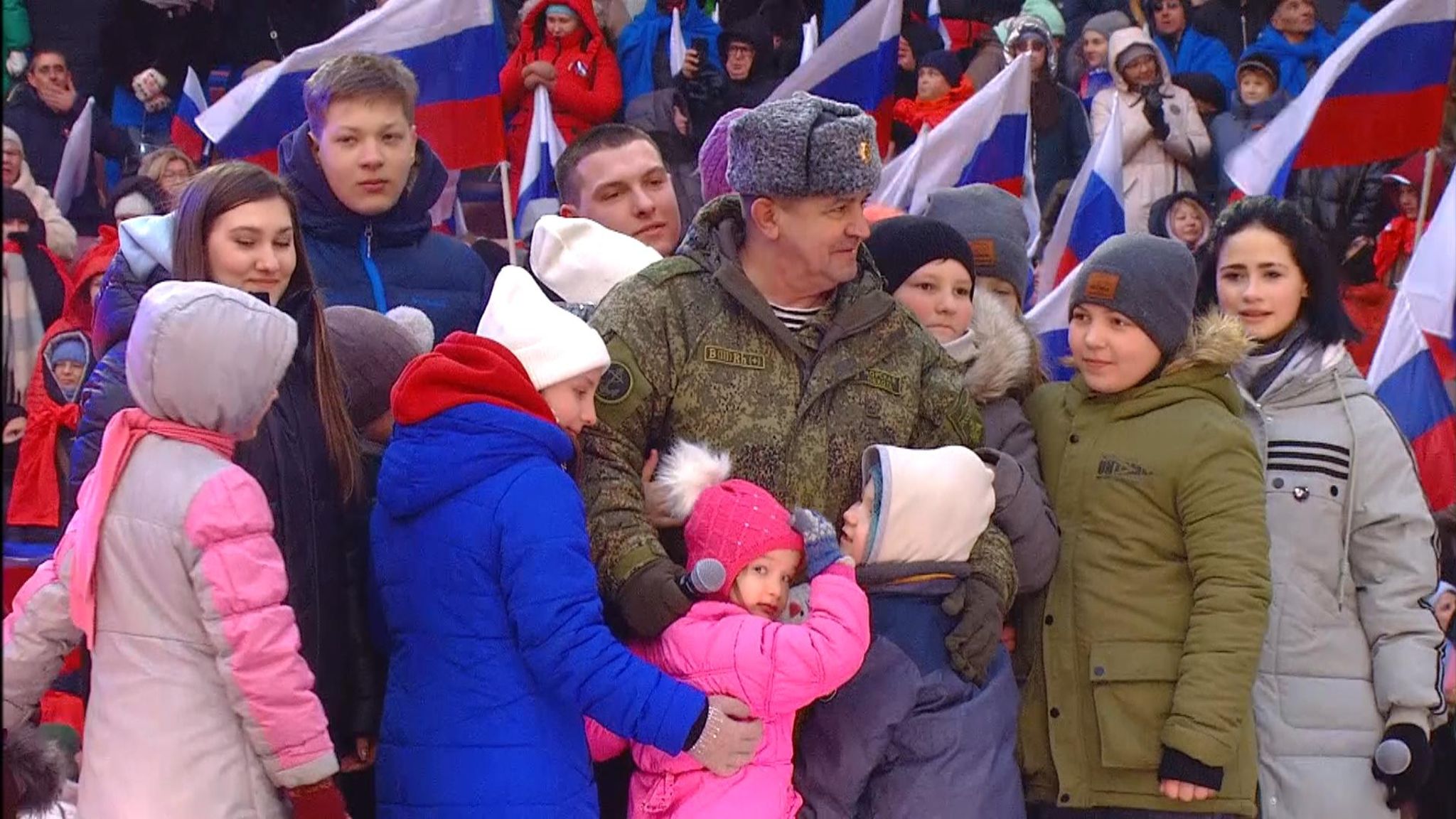 Patriotism and love for Putin at pro-war rally as Ukrainian children ...
