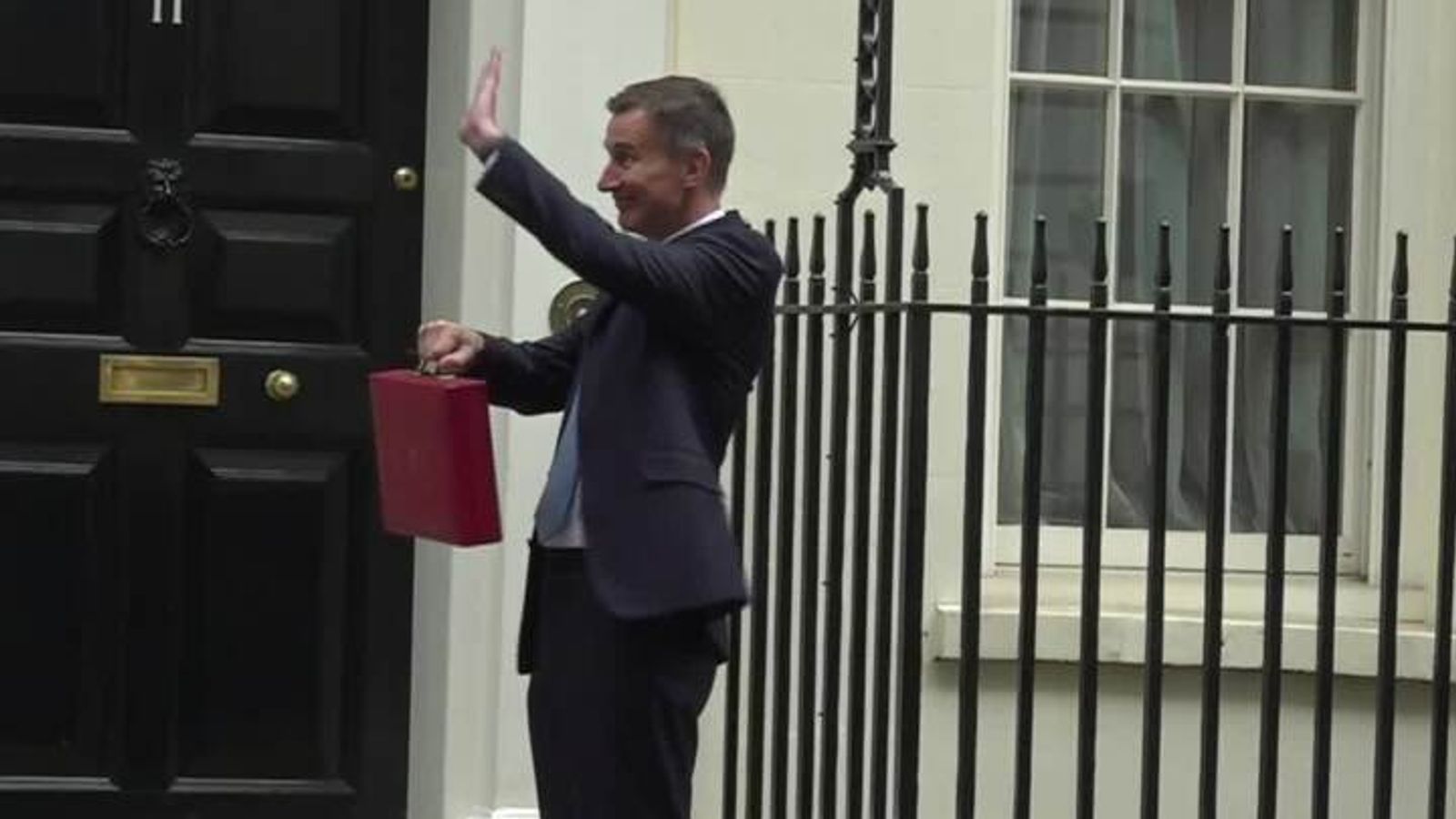 Budget 2023: Chancellor holds budget box outside Number 11 Downing ...