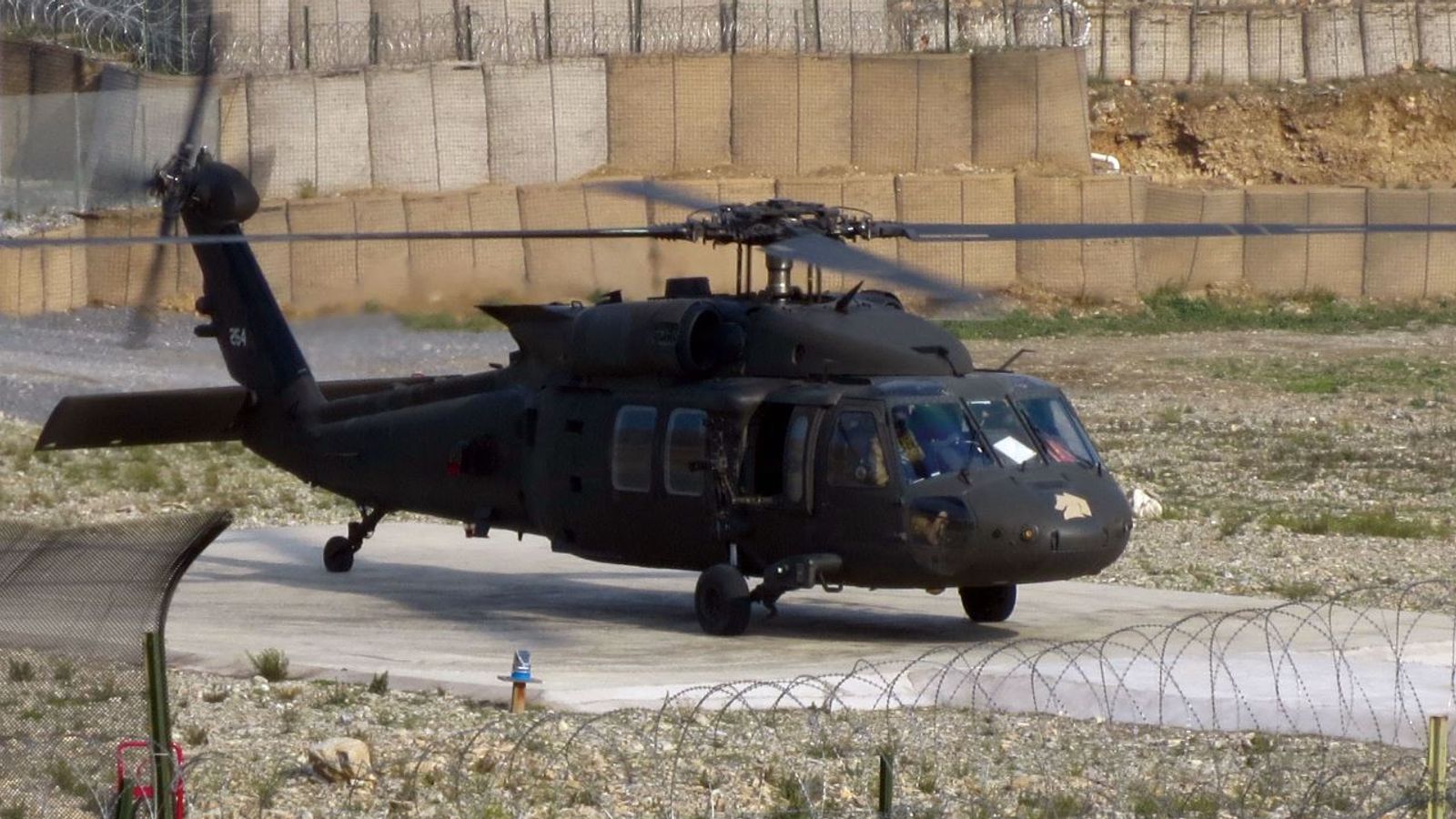 Kentucky: Nine soldiers killed after two US army helicopters crash | US News | Sky News