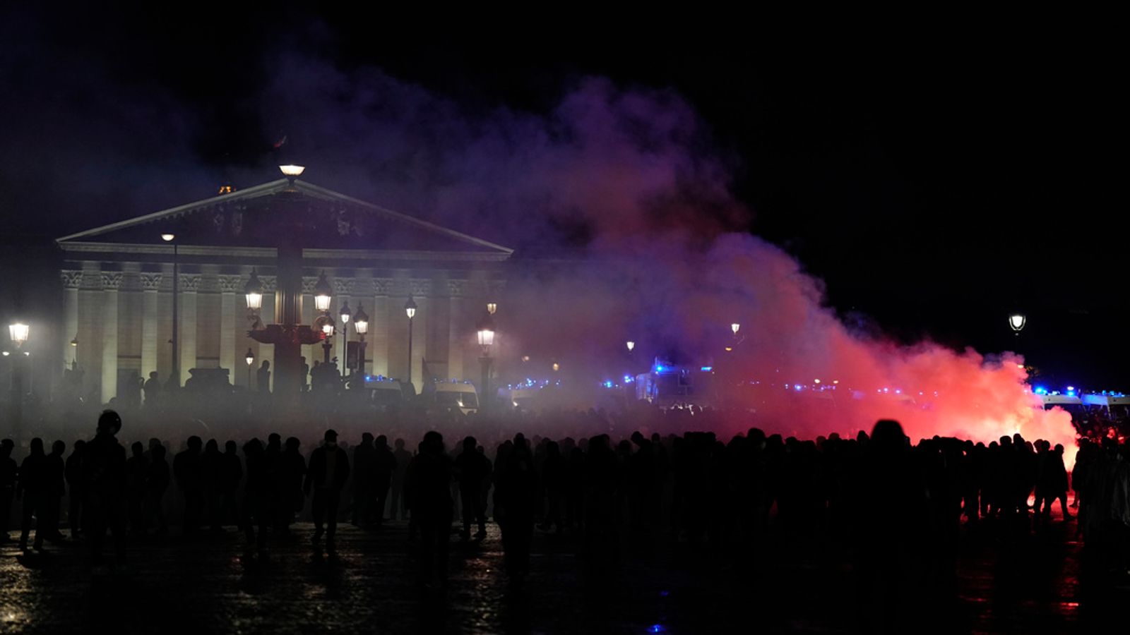 French protests: Violence erupts in Paris as police clash with ...