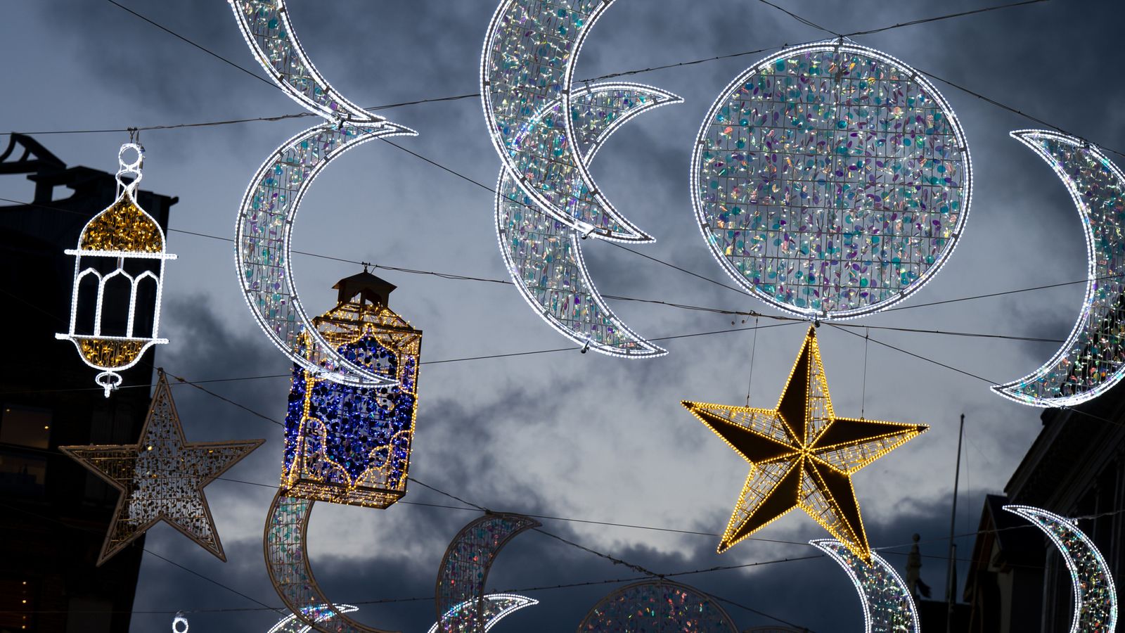 'Happy Ramadan' lights up London's Piccadilly Circus for the first time ...
