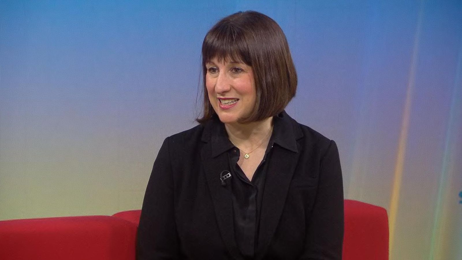 Shadow chancellor Rachel Reeves welcomes the 'borrowing' of Labour ...