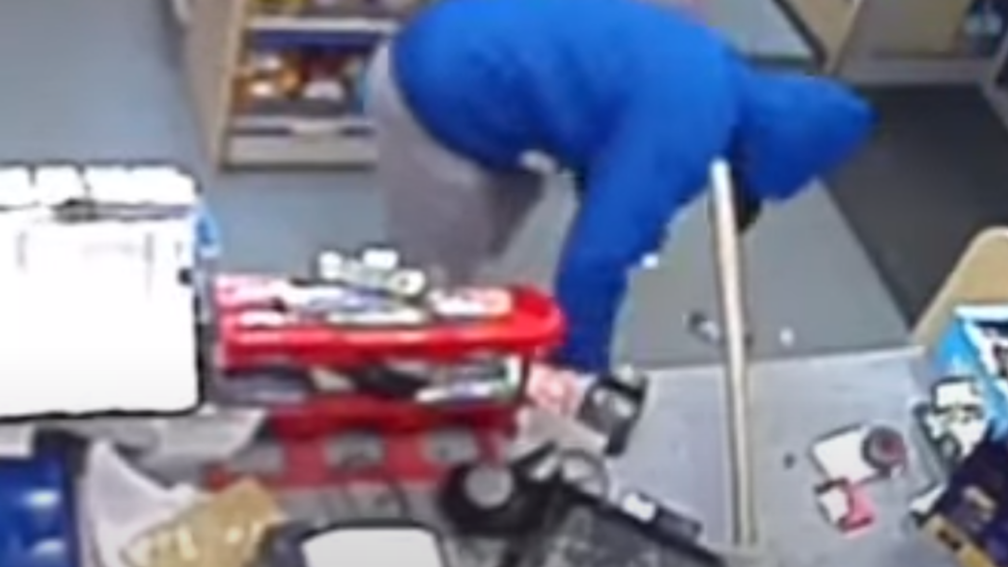 CCTV shows moment brave members of the public tackled robber who targeted Shoreham convenience ...