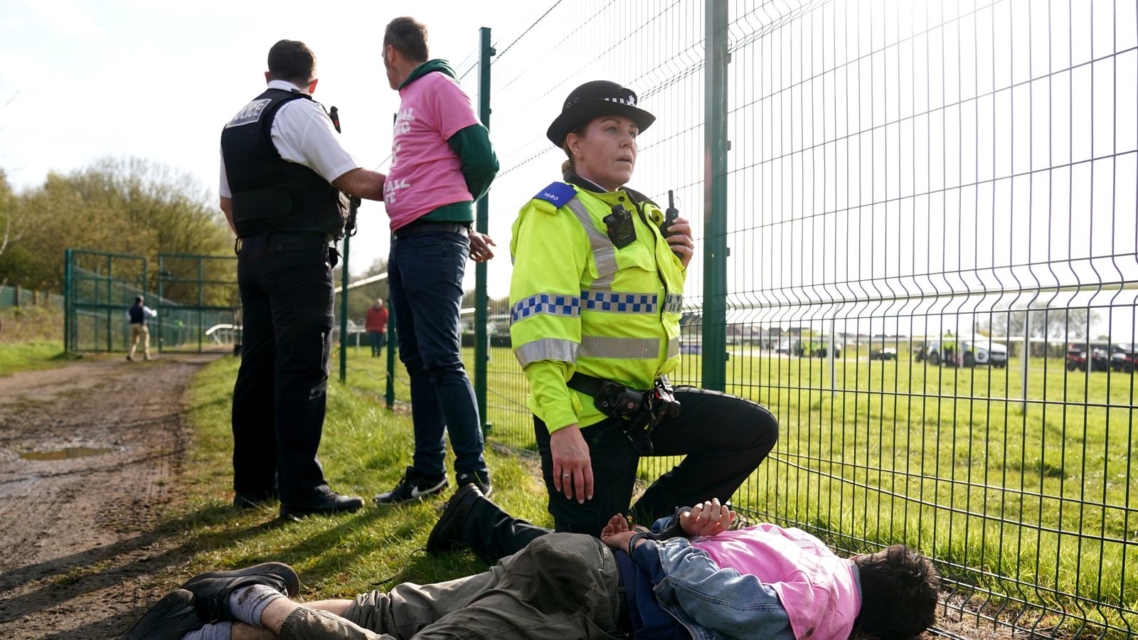 Grand National meeting: 118 arrested over protests and third racehorse ...
