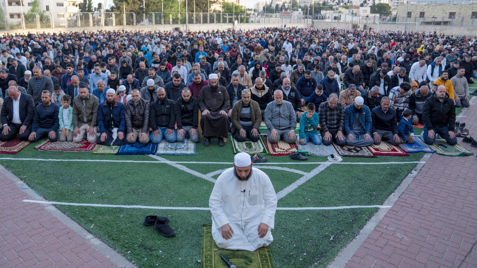 Muslims around the world celebrate Eid al Fitr after month of fasting ...