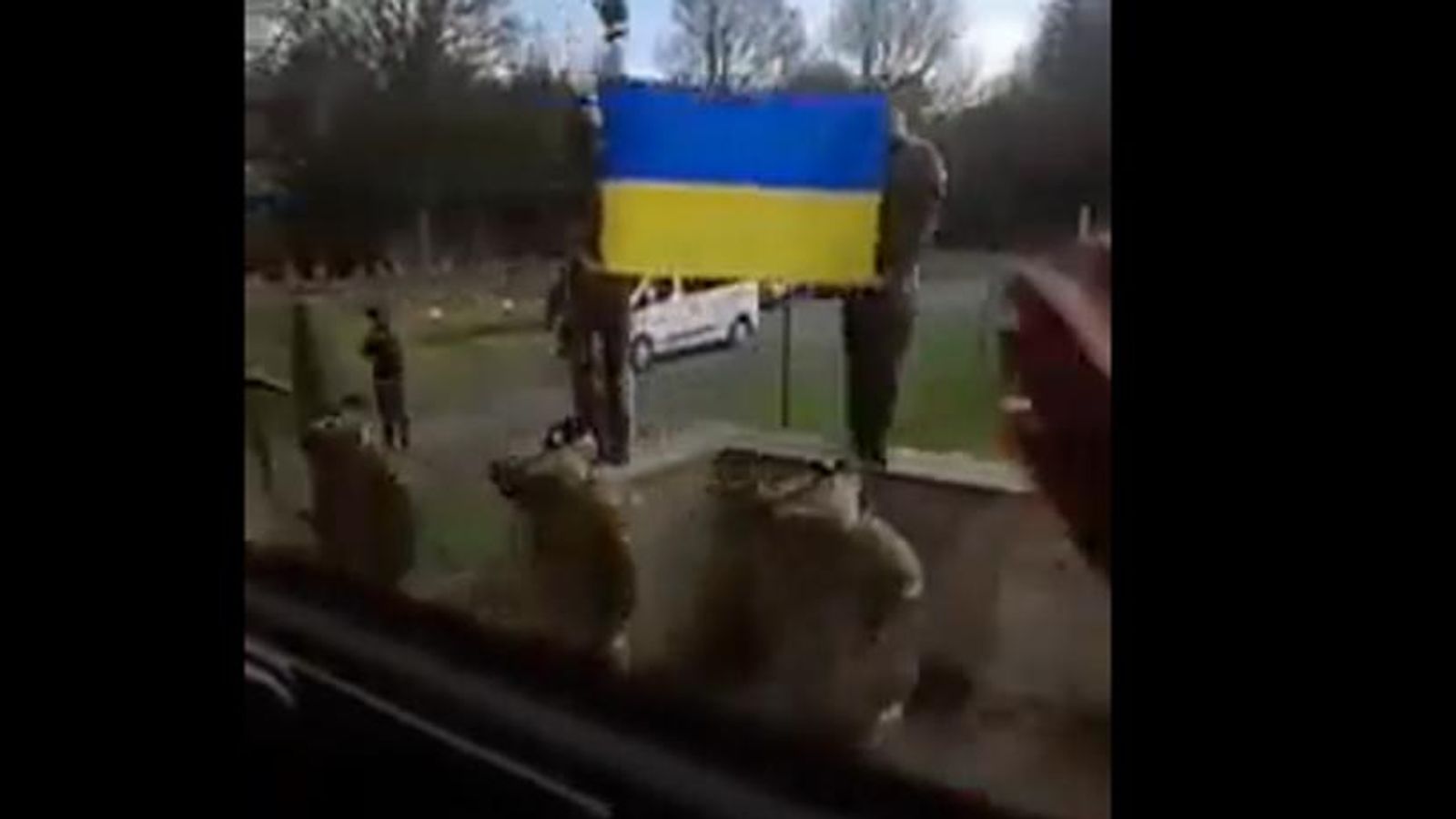 Ukraine War: British soldiers salute Ukrainian troops as they leave for ...