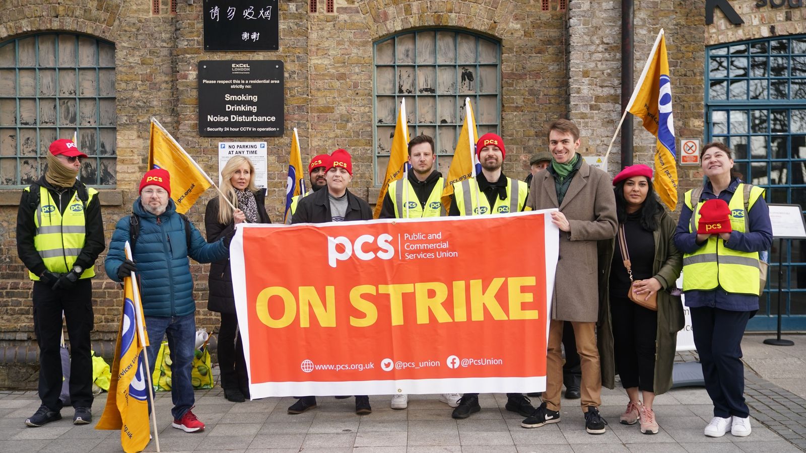 Civil service union votes to double strike fund to prepare for Reform ...