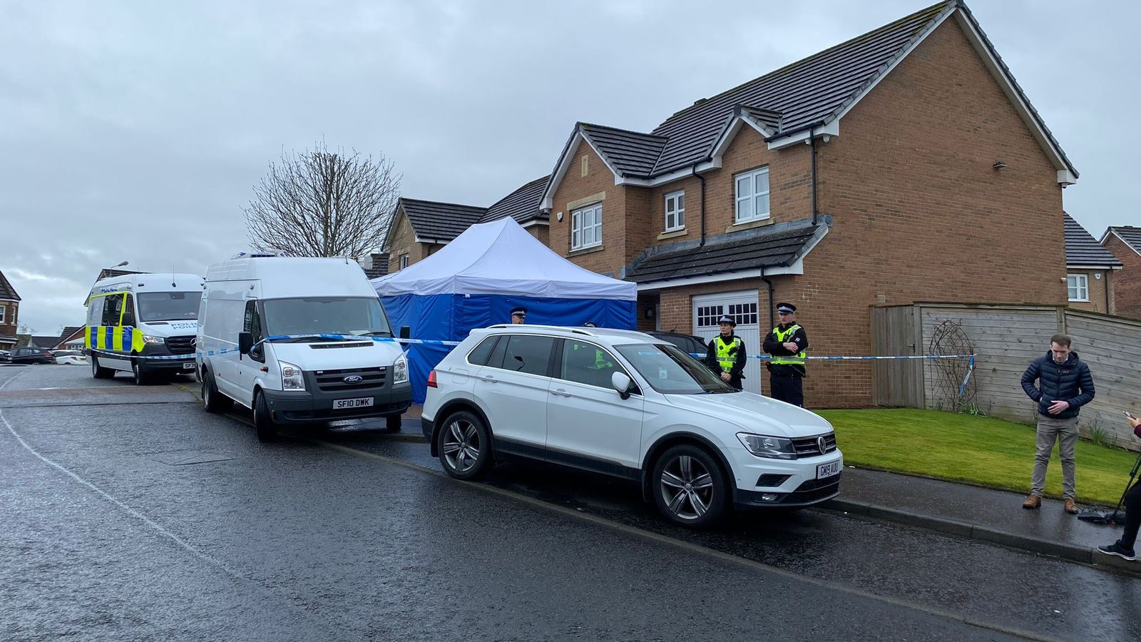Home of Nicola Sturgeon & Peter Murrell sealed off by police | News UK ...