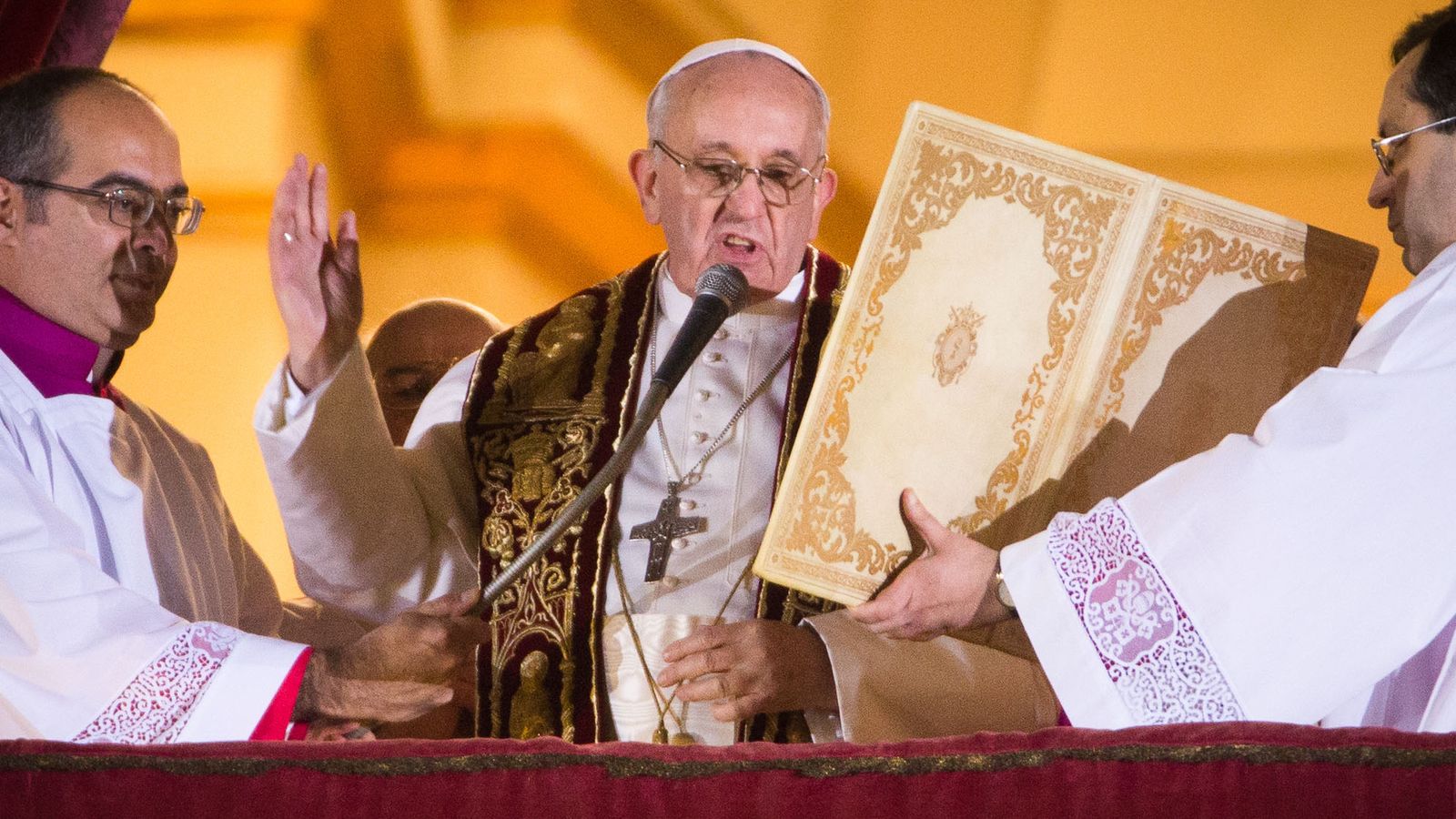 A raven crown for the Dragon King and a purification ceremony - how do ...
