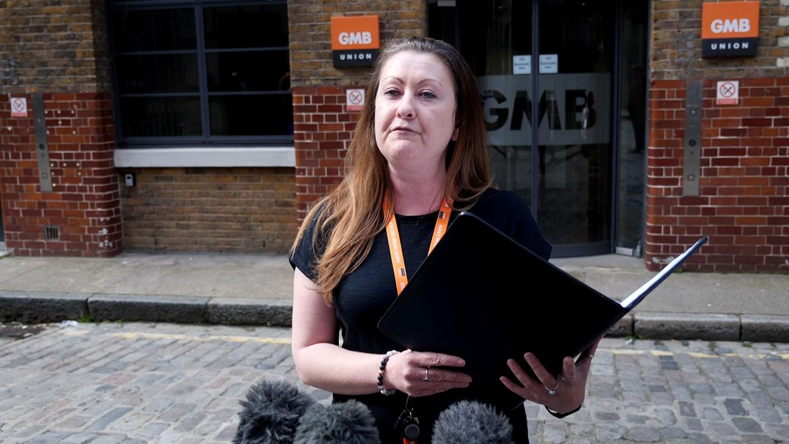GMB union votes to accept NHS pay offer after Unite rejects government ...