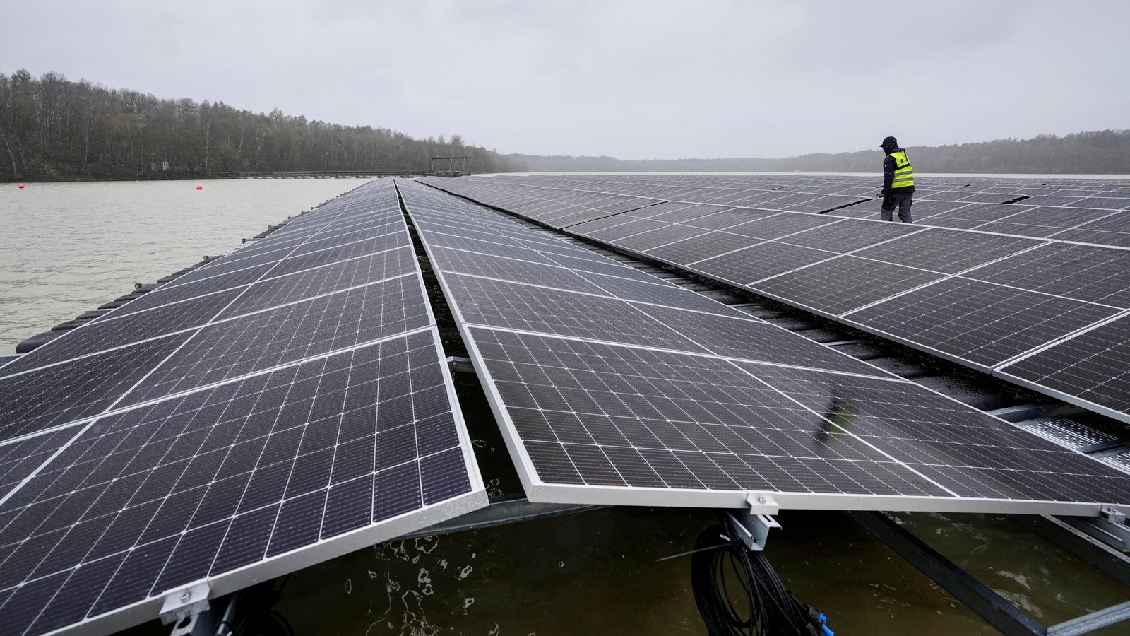 Humza Yousaf visits Nova Innovation as Scotland's first floating solar panels set to be ...