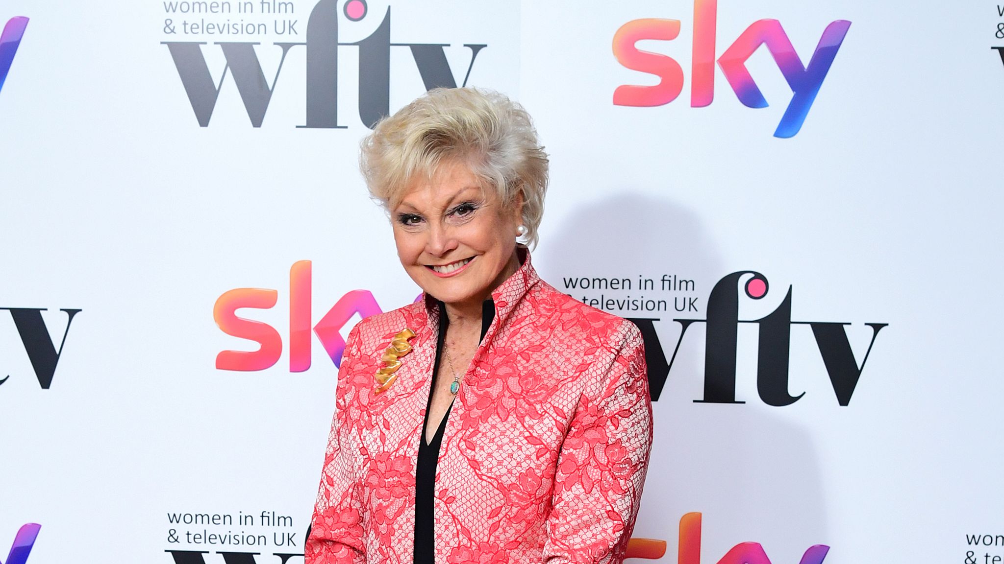 Bruce Willis's family praised by Angela Rippon for raising dementia ...