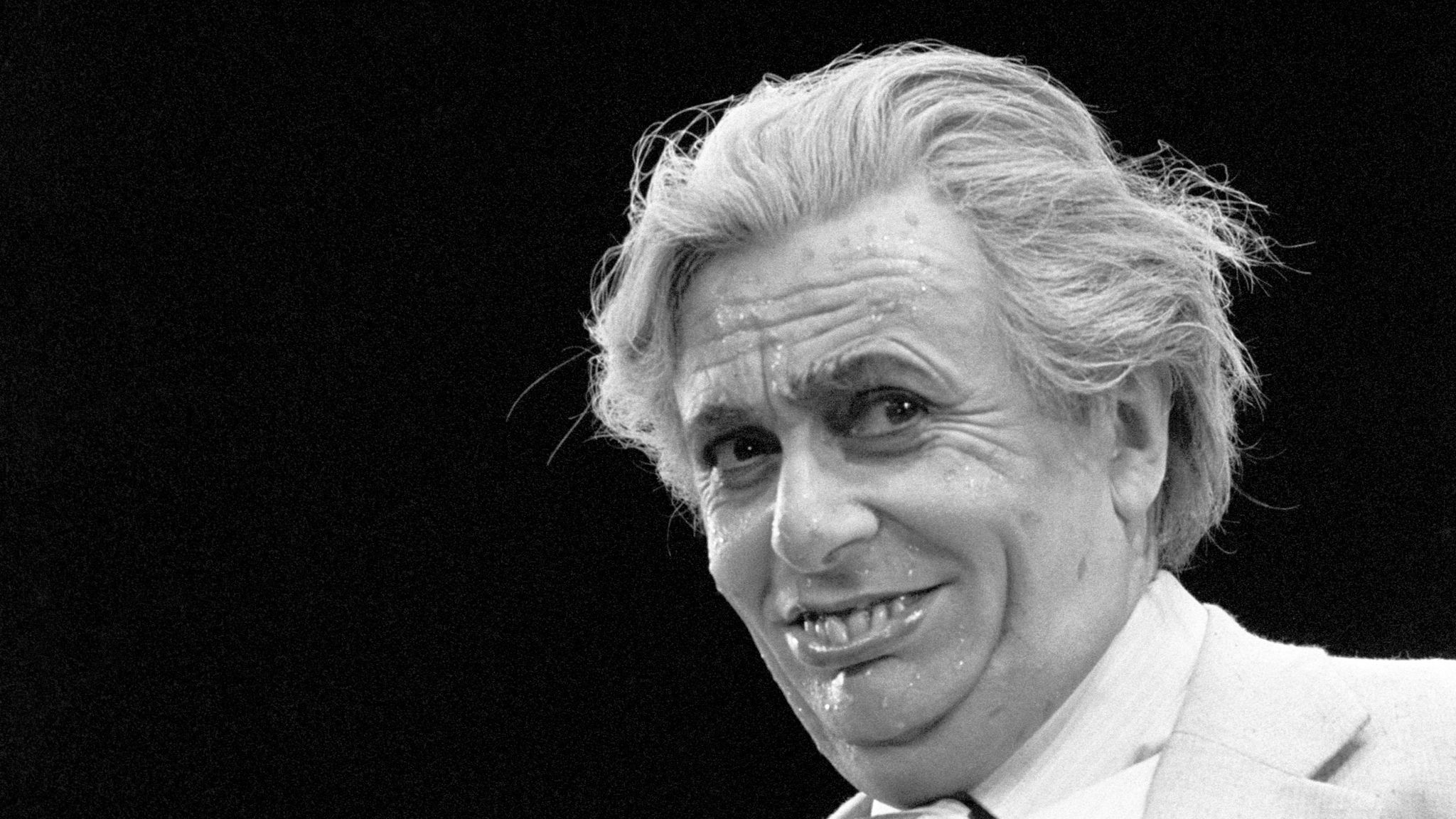 'Farewell, possum!': Barry Humphries - from Dame Edna Everage to the ...