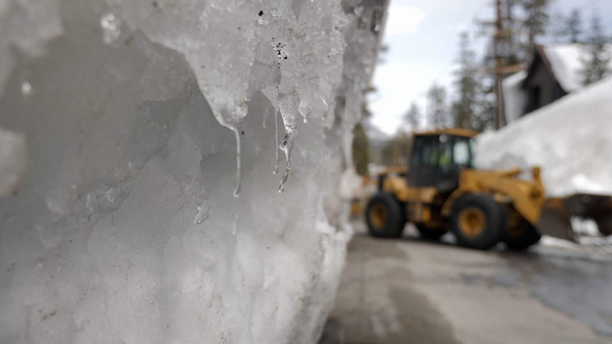 The big melt: Crushed houses, trapped cars and the threat of floods ...