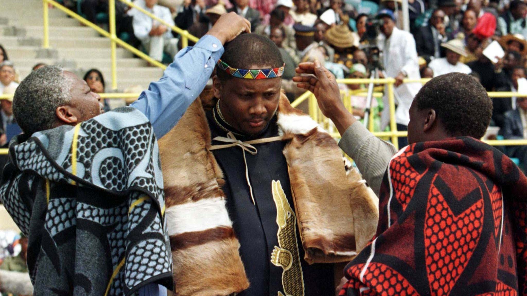 A raven crown for the Dragon King and a purification ceremony - how do ...